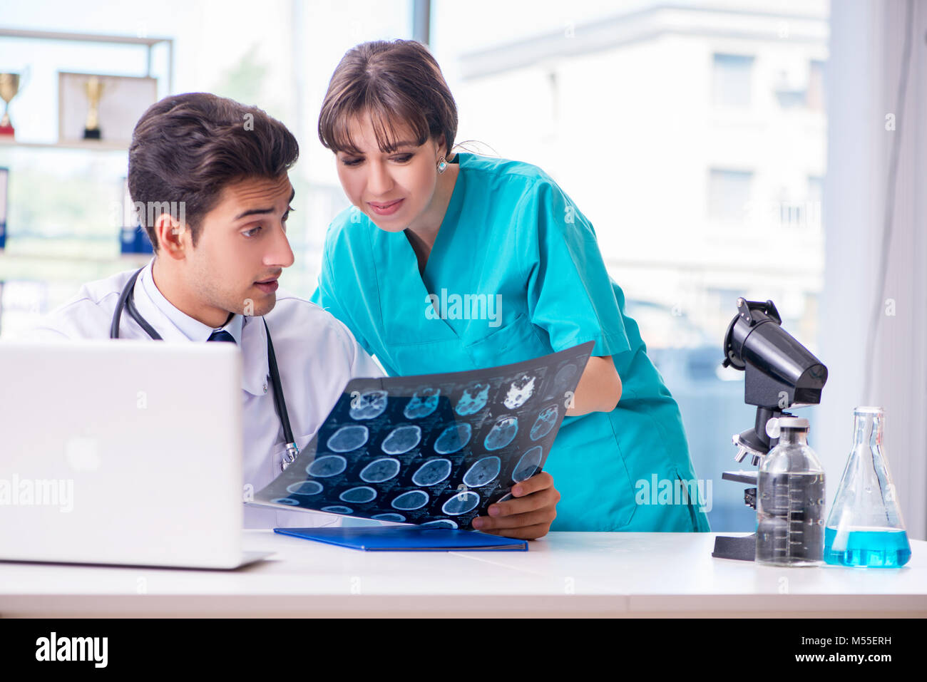 Two doctors discussing x-ray MRI image in hospital Stock Photo - Alamy