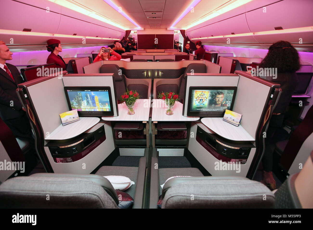 Qatar Airways A350 1000 High Resolution Stock Photography and Images ...