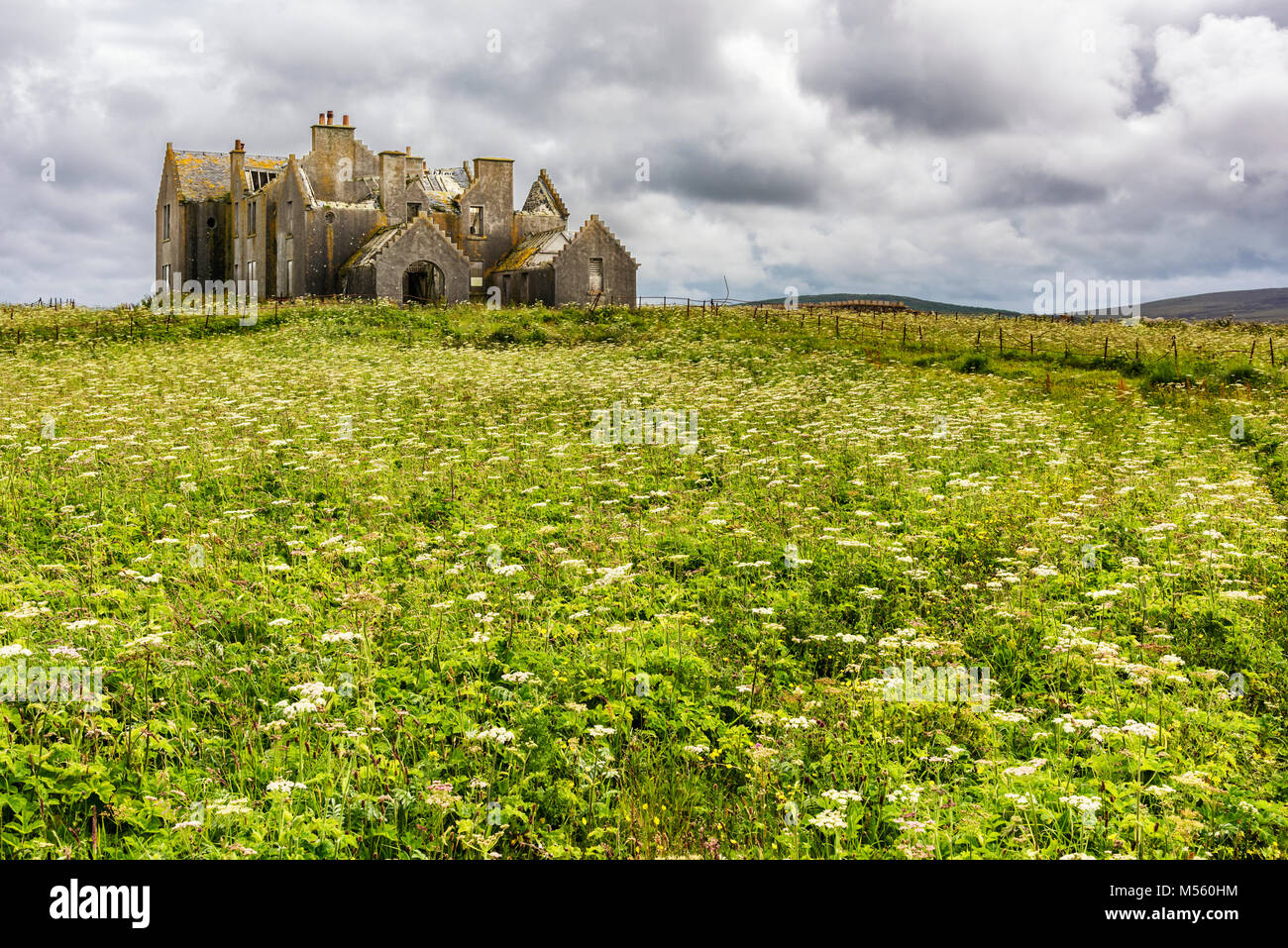 The abandoned ruins of Vallay House, Vallay Strand, North Uist Stock ...