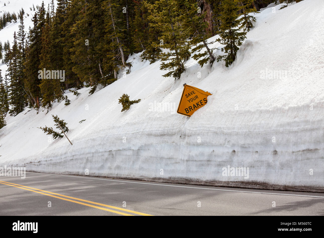 Snow white wall hi-res stock photography and images - Alamy