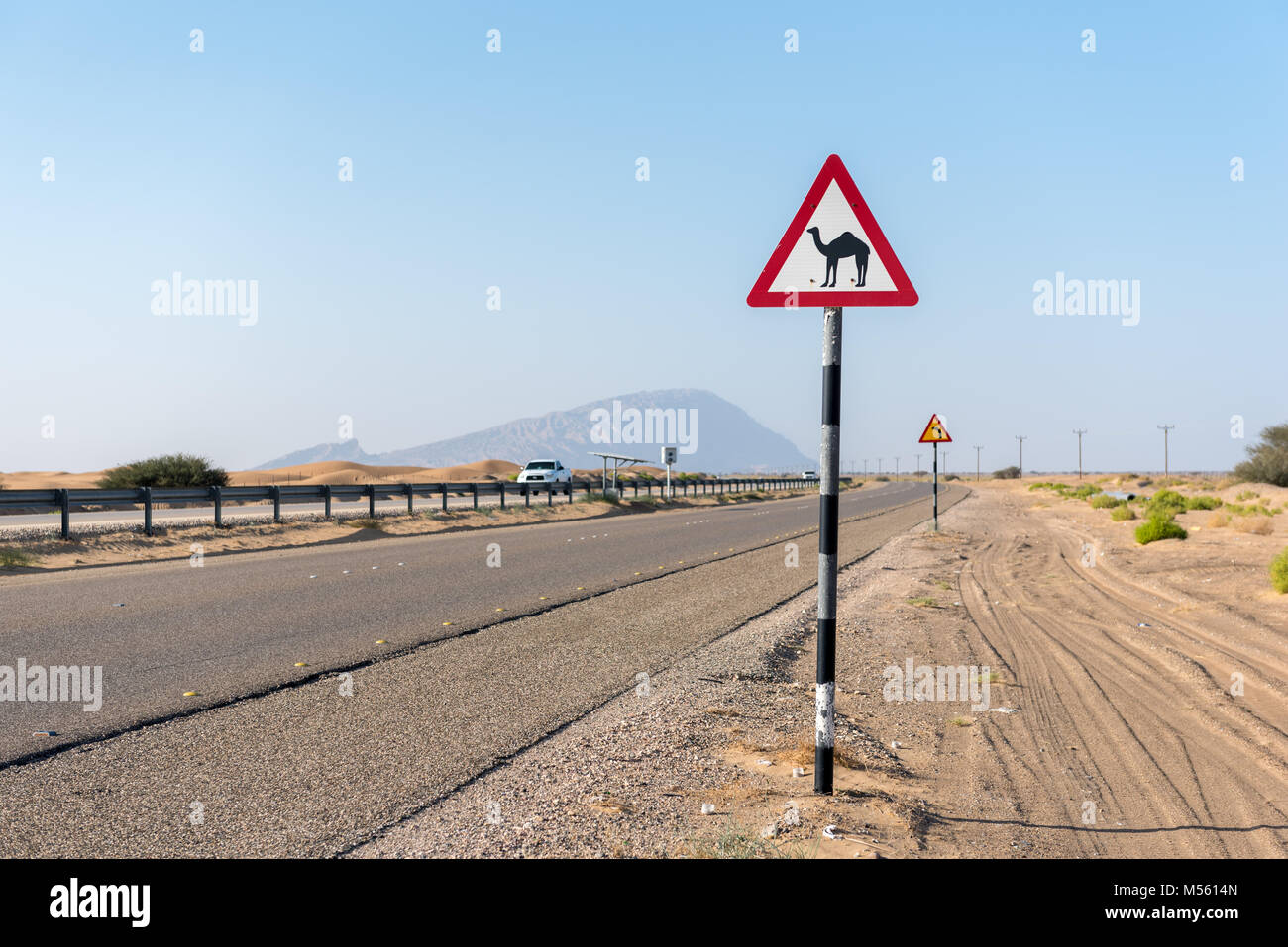 Camel crossing sign hi-res stock photography and images - Alamy