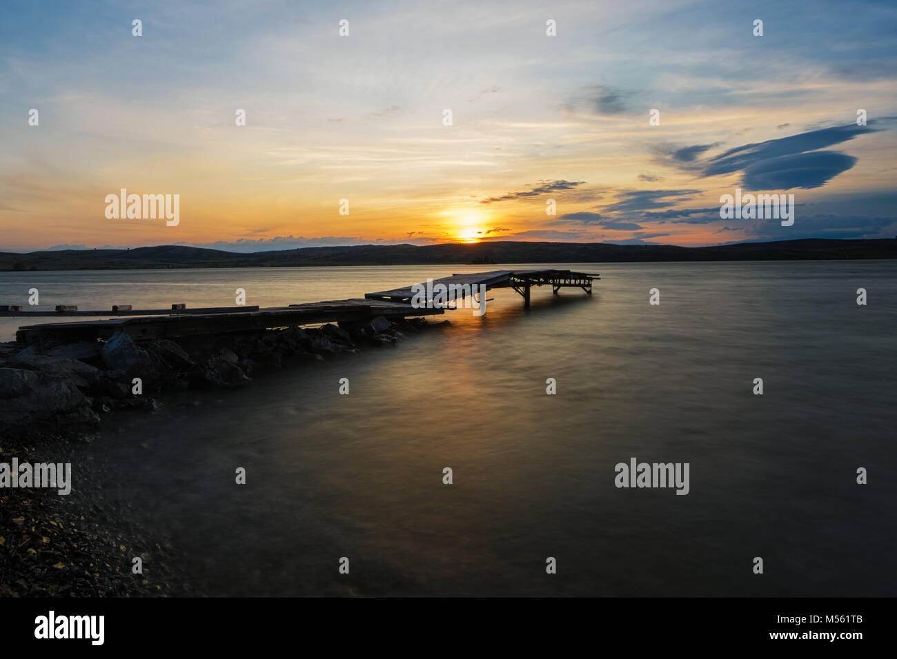 Sundawn at lake Stock Photo - Alamy