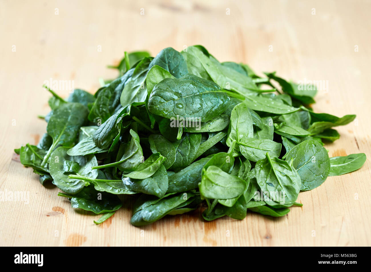 Baby spinach hi-res stock photography and images - Alamy