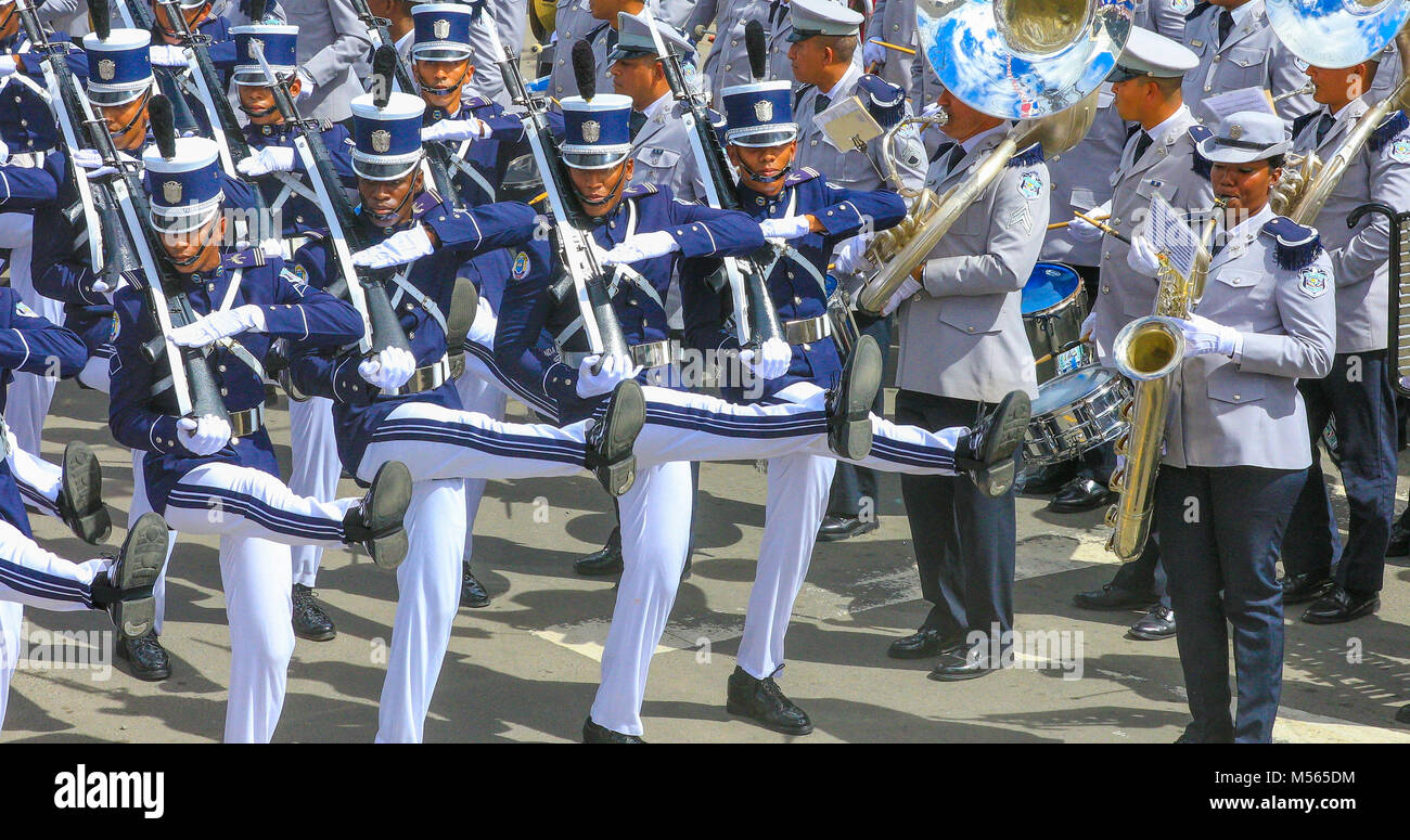 Soldiers marching in the street hi-res stock photography and images - Alamy