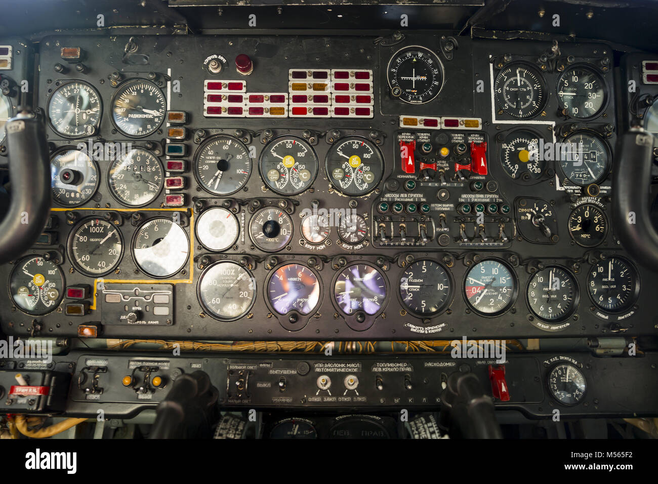 Airplane indicators hi-res stock photography and images - Alamy