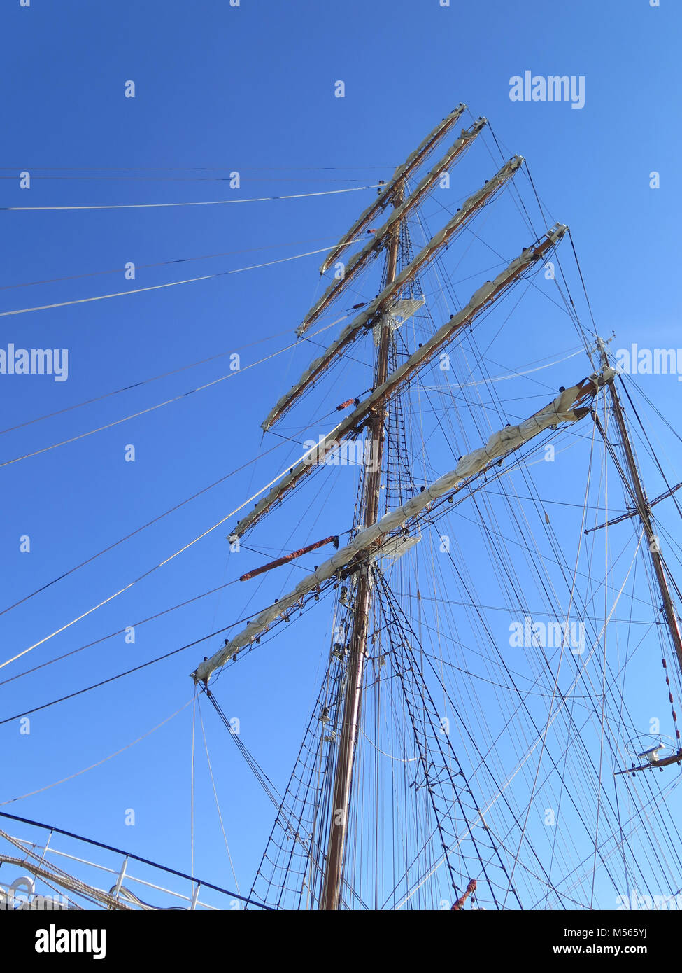 Classic ship spars hi-res stock photography and images - Alamy