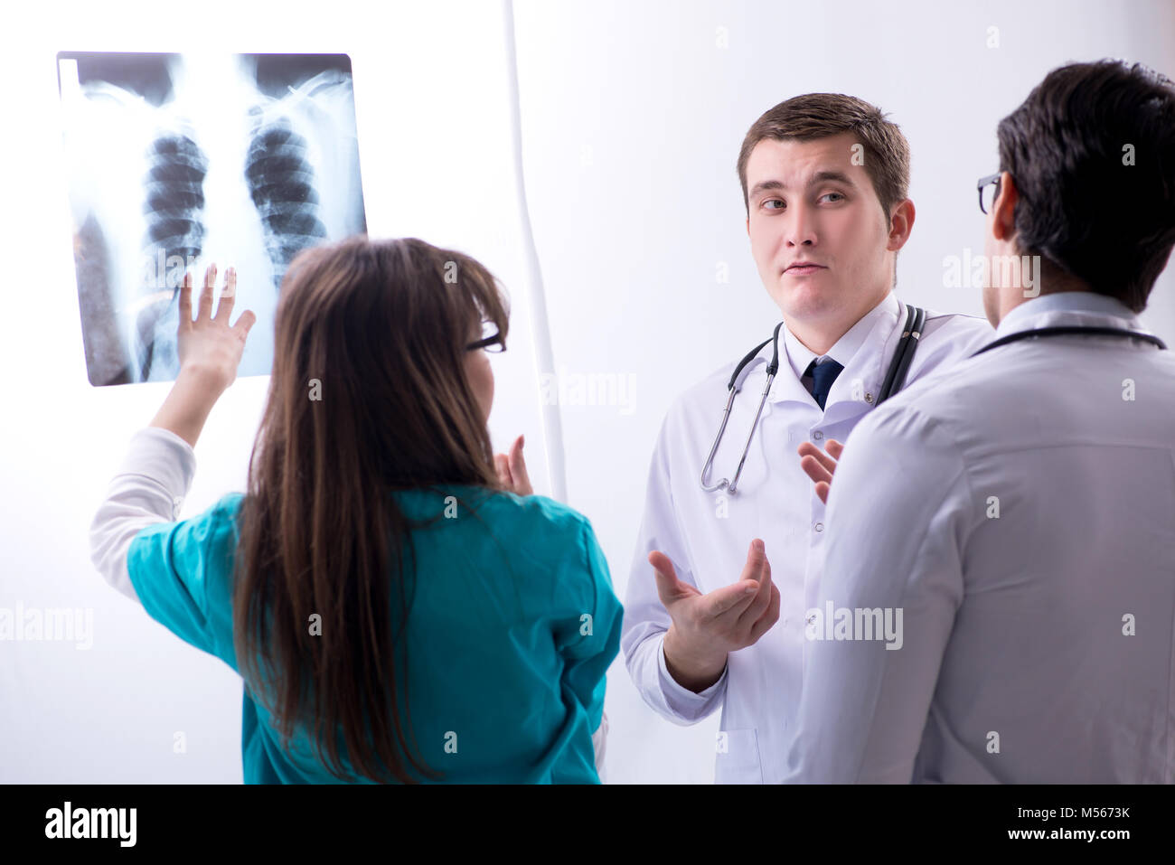 Three doctors discussing scan results of x-ray image Stock Photo - Alamy