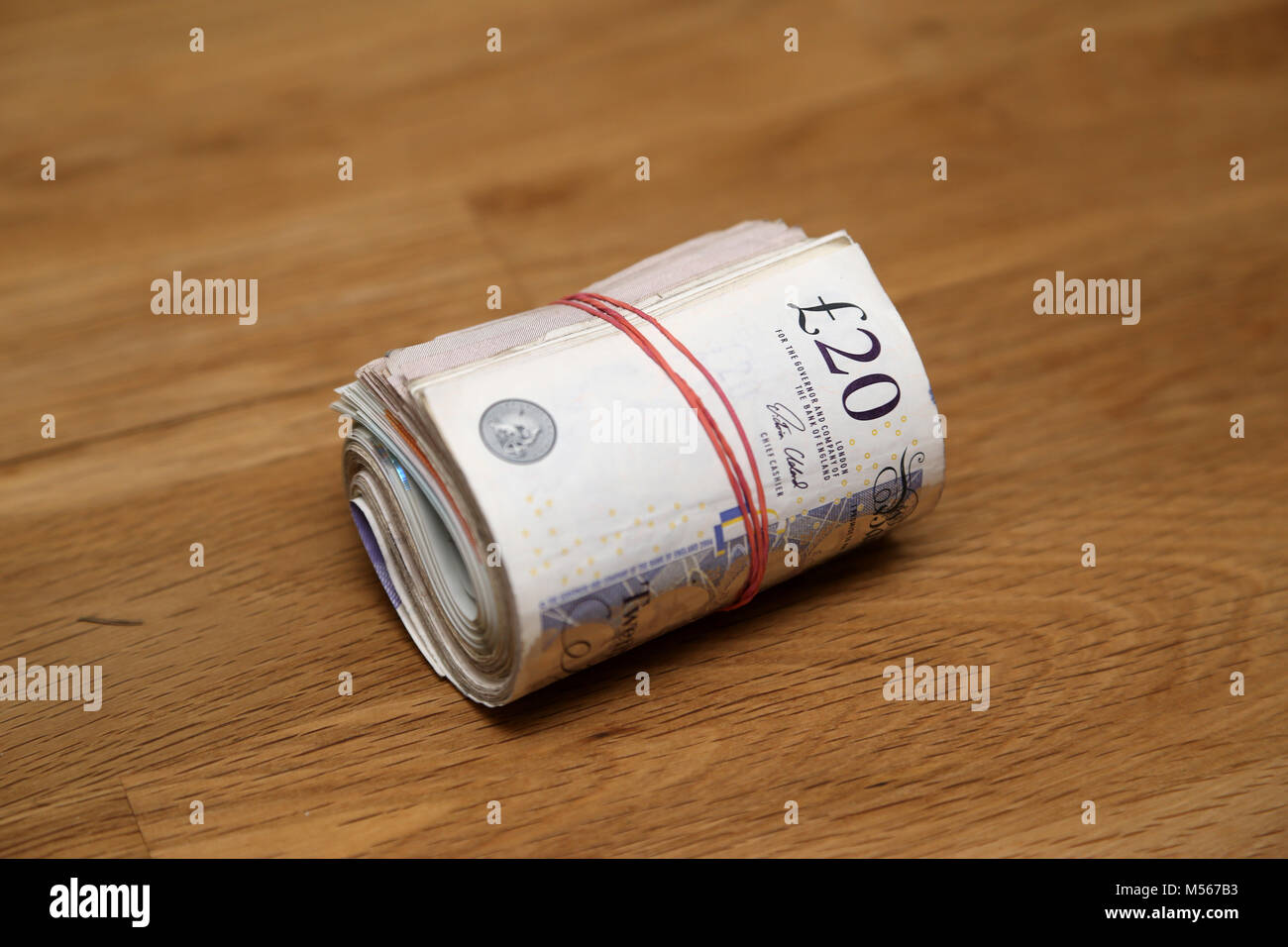 Bank of England notes including the old paper £10 note, paper £20 note ...