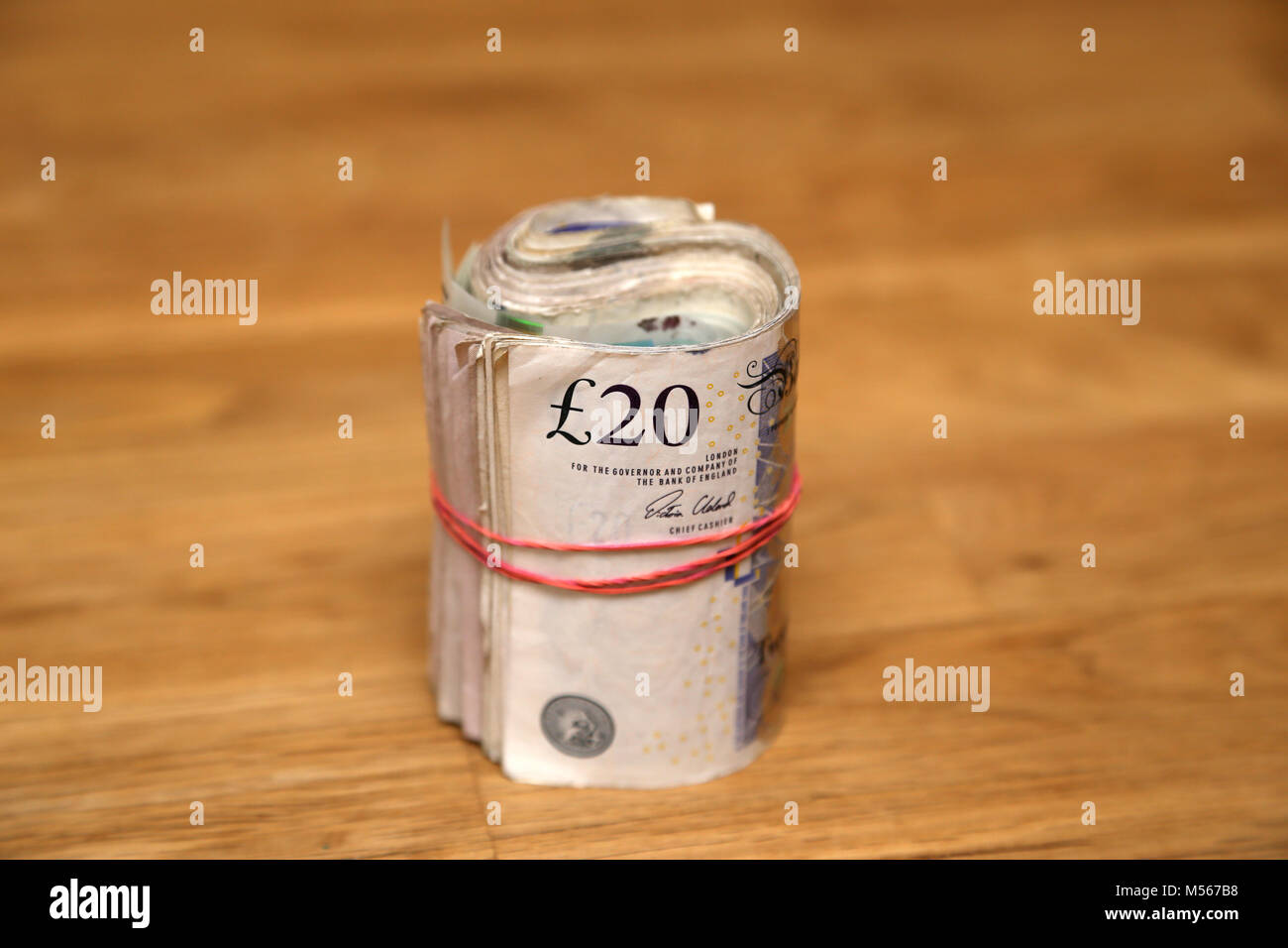 Bank of England notes including the old paper £10 note, paper £20 note ...