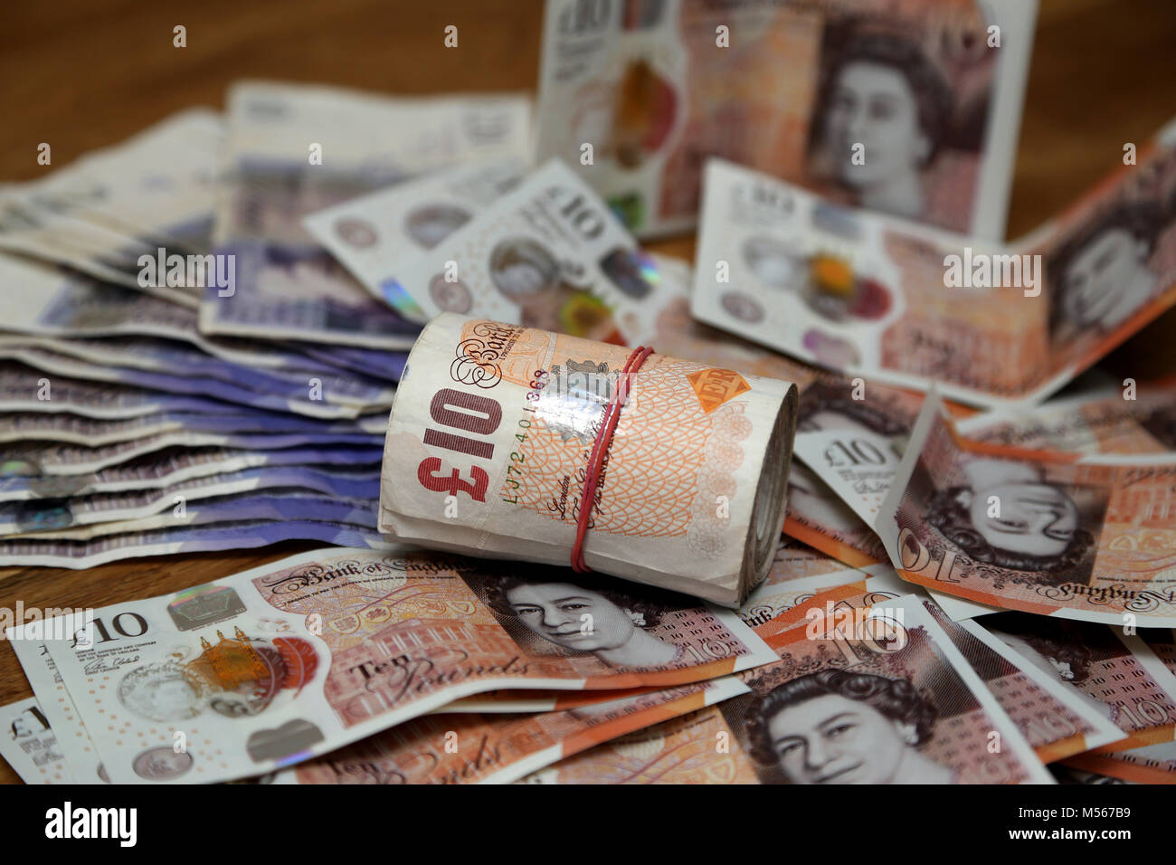 Bank of England notes including the old paper £10 note, paper £20 note ...