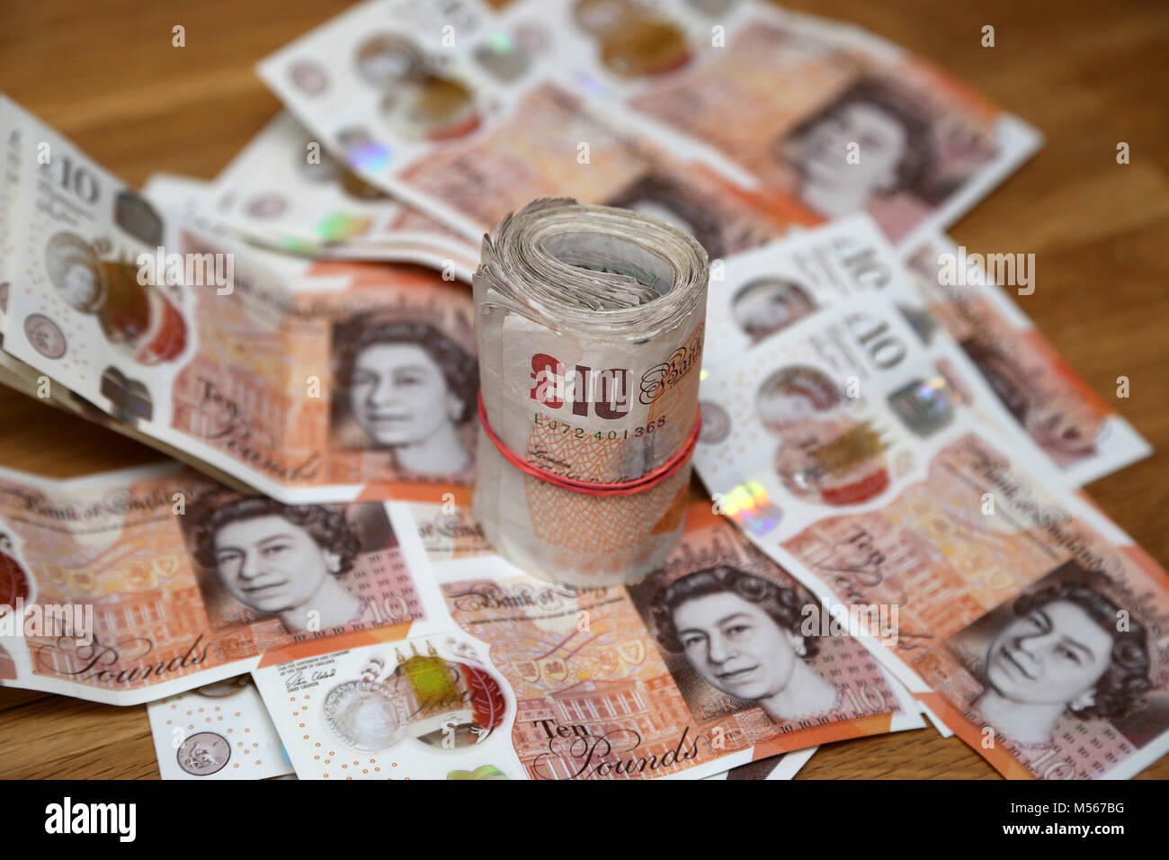 Bank of England notes including the old paper £10 note, paper £20 note ...