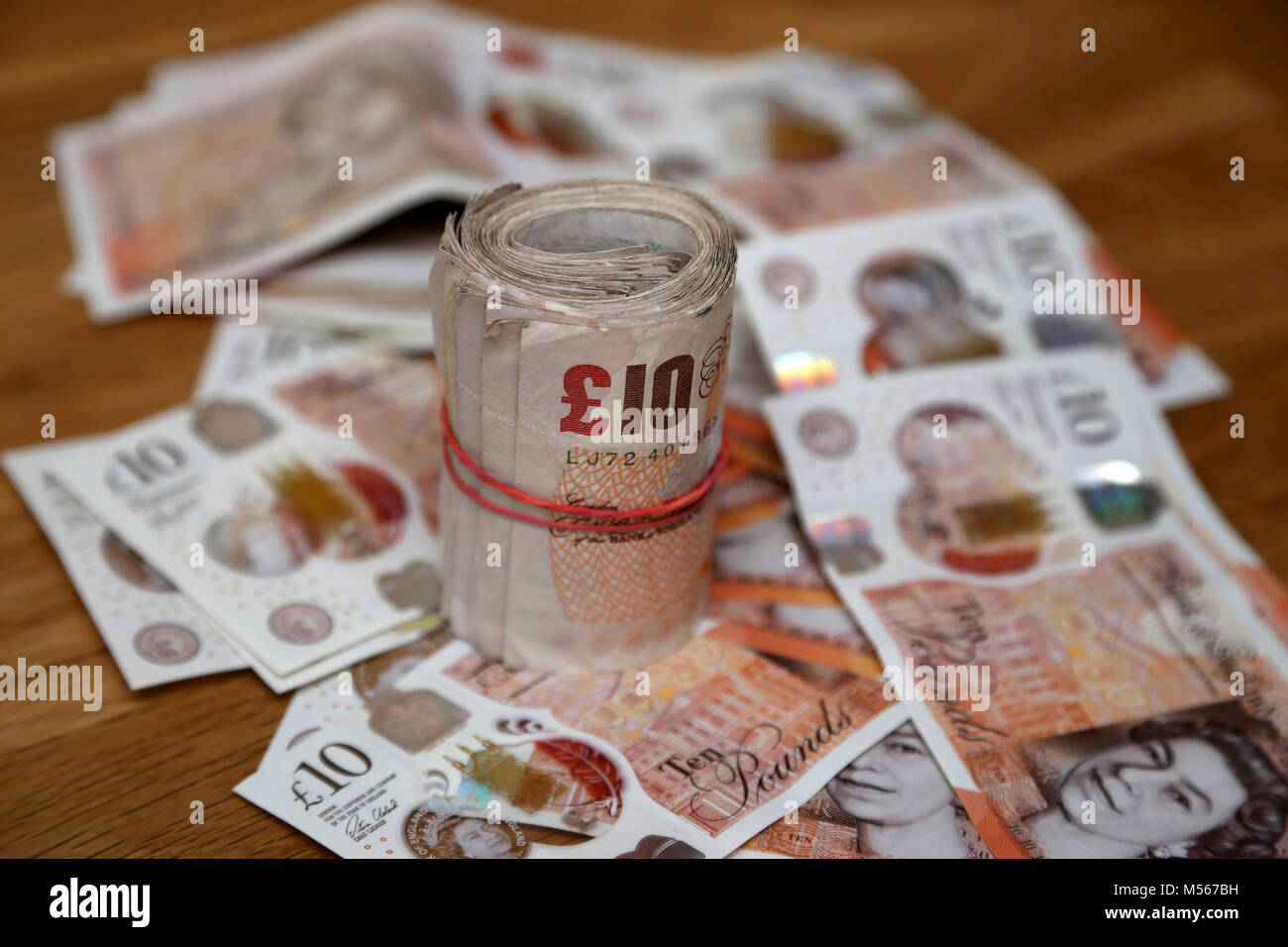 Bank of England notes including the old paper £10 note, paper £20 note ...