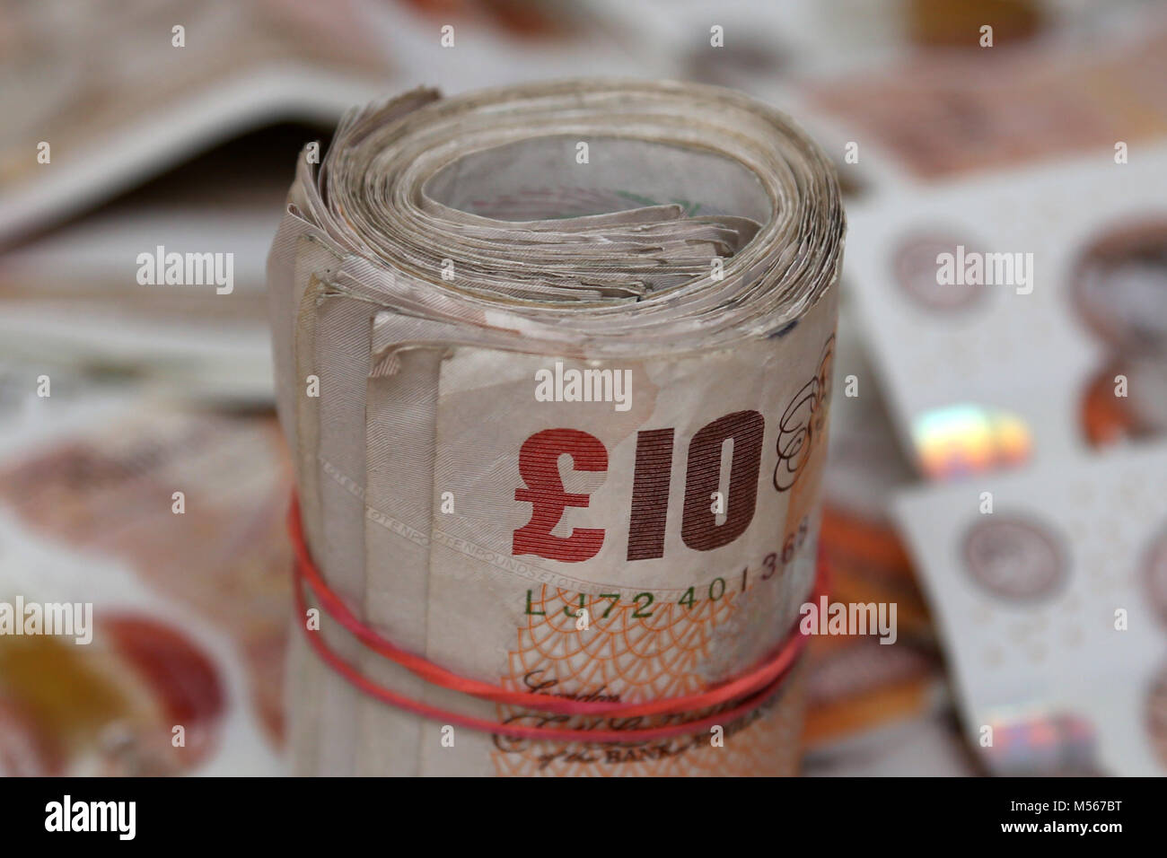 Bank of England notes including the old paper £10 note, paper £20 note ...