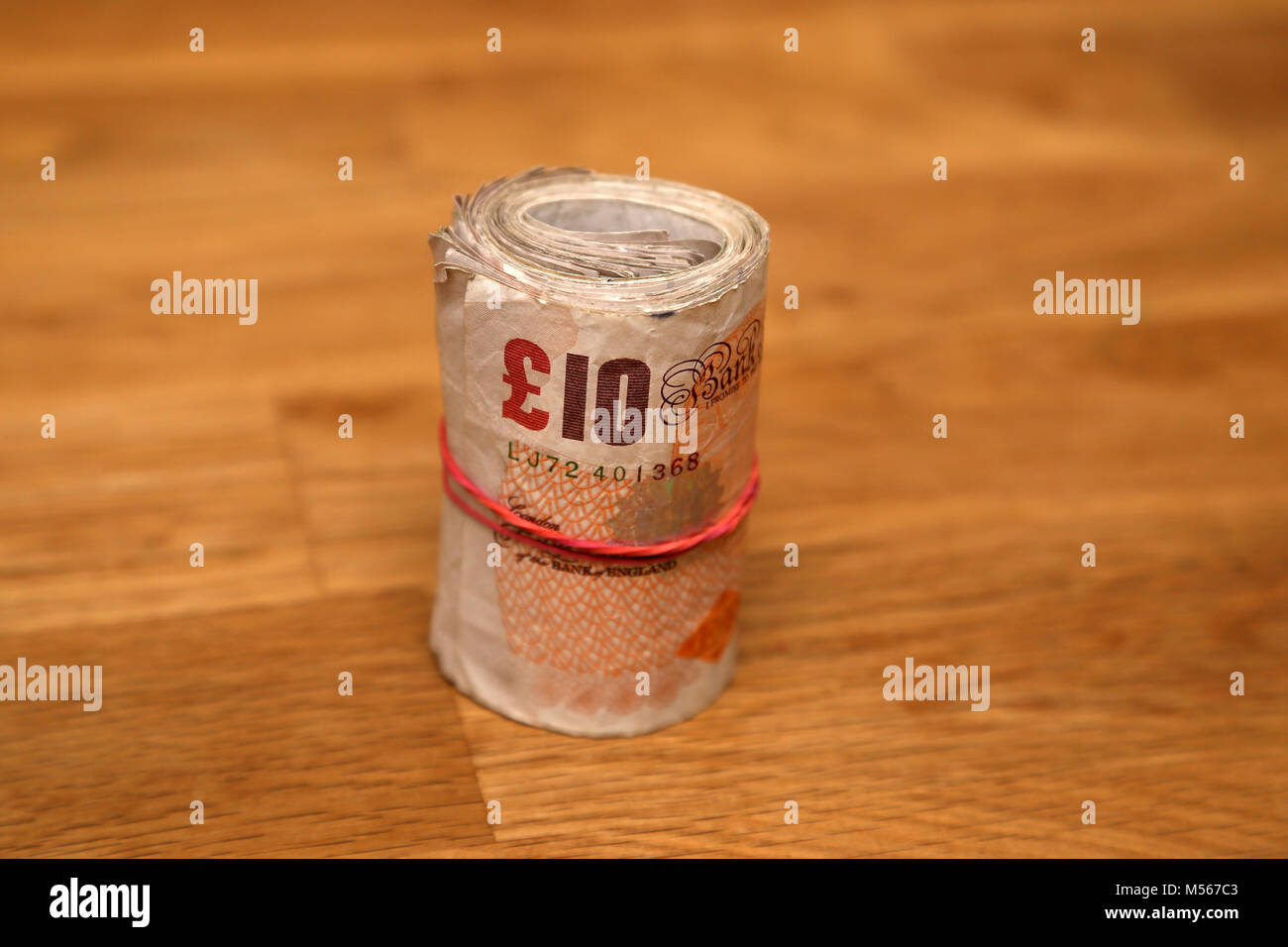 Bank of England notes including the old paper £10 note, paper £20 note ...