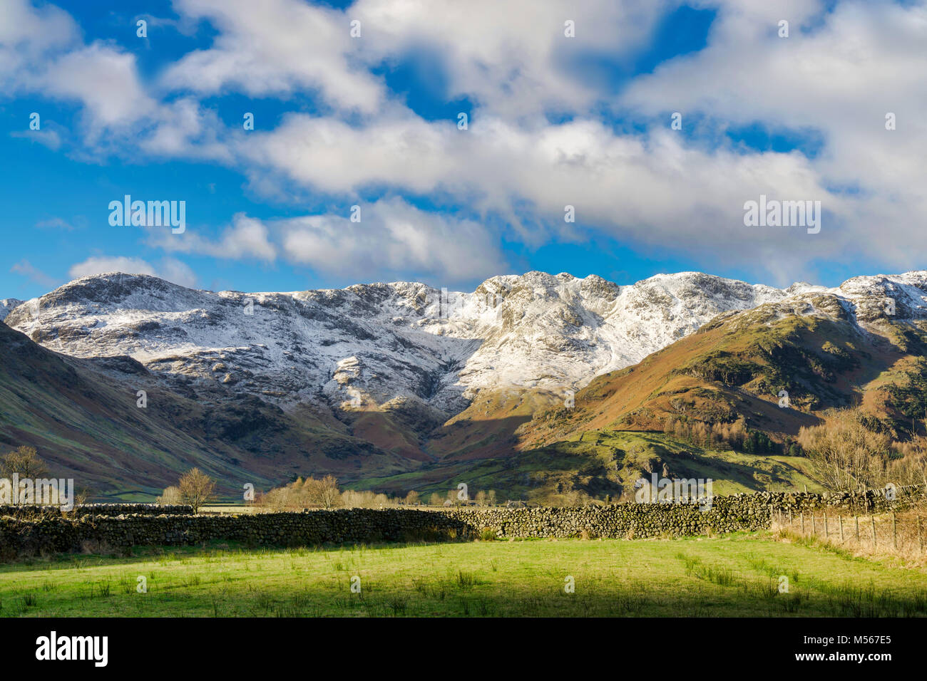 Climbing a mountain england hi-res stock photography and images - Alamy