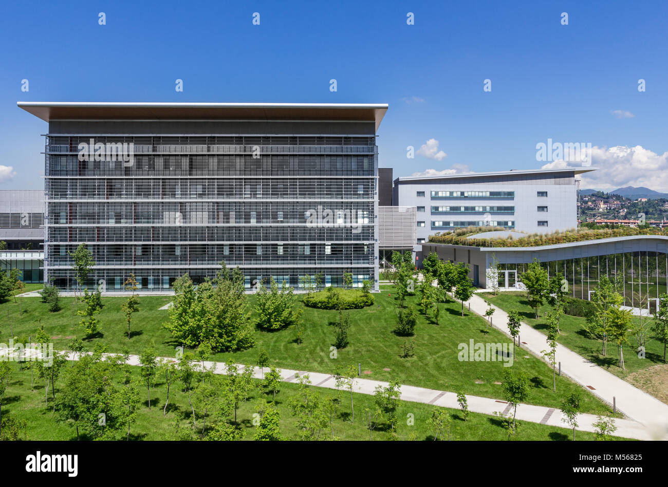 Modern hospital building Stock Photo - Alamy