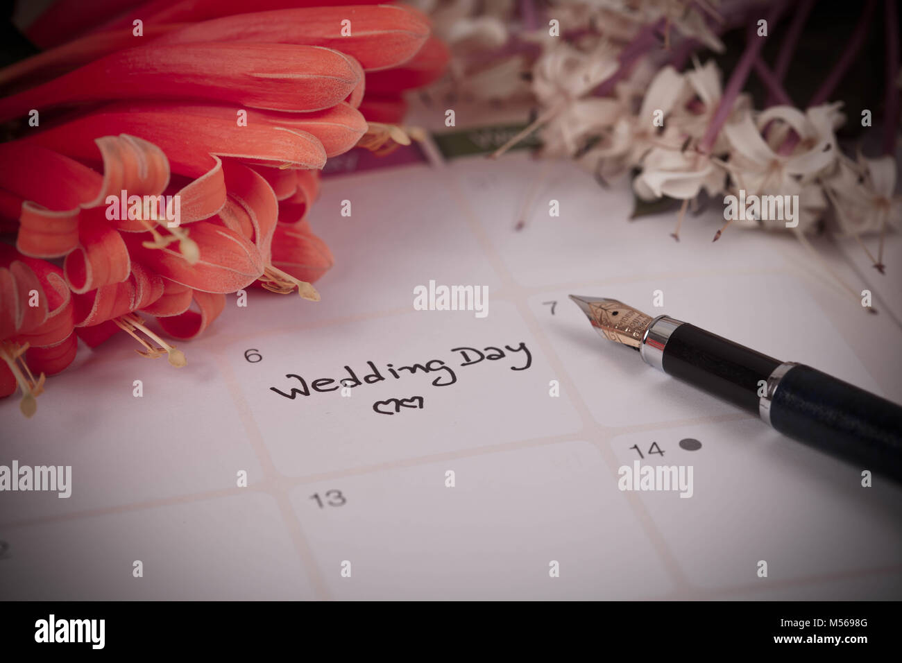 Reminder Wedding day in calendar planning and fountain Stock Photo - Alamy
