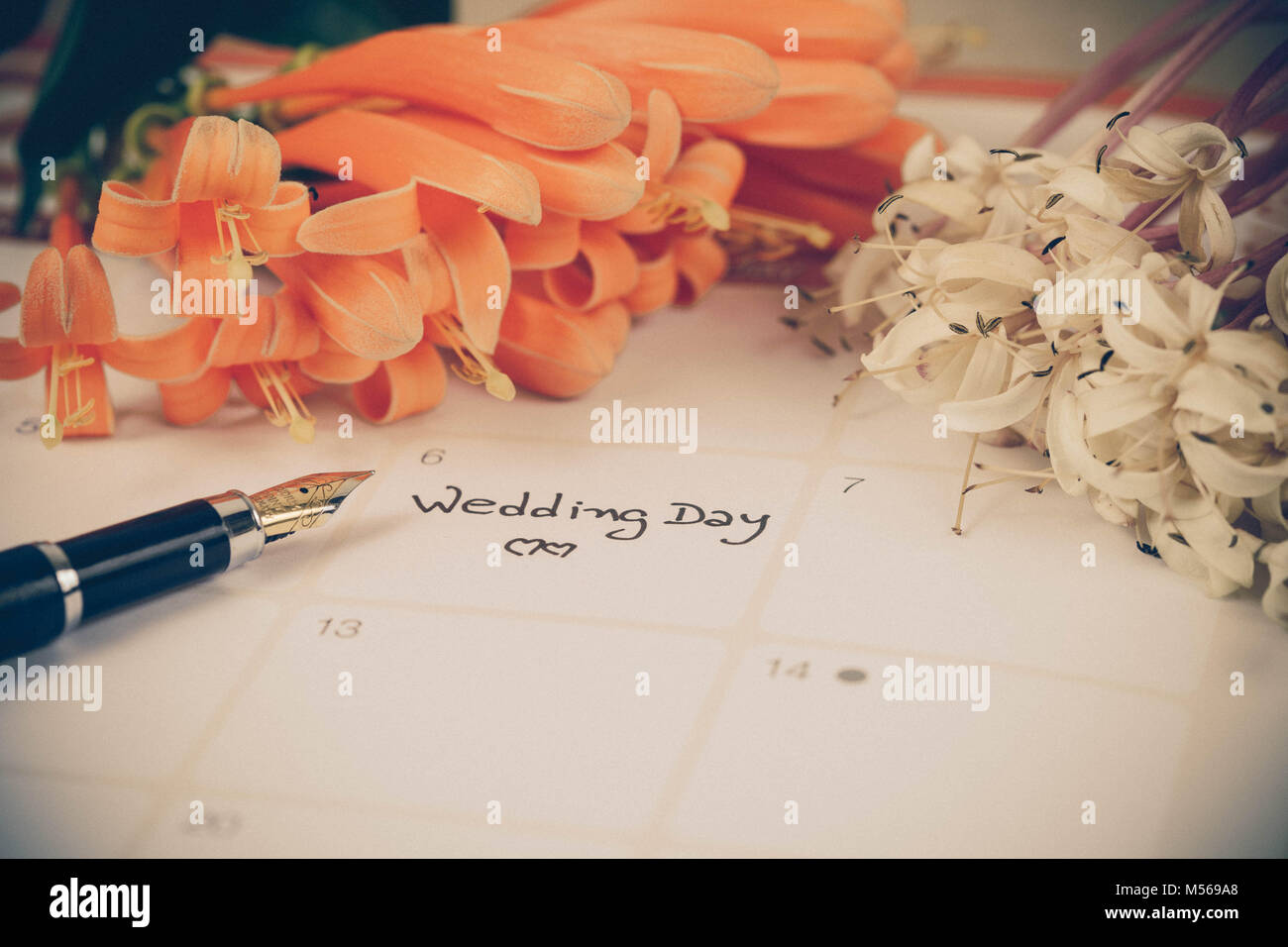 Reminder Wedding day in calendar planning and fountain Stock Photo - Alamy