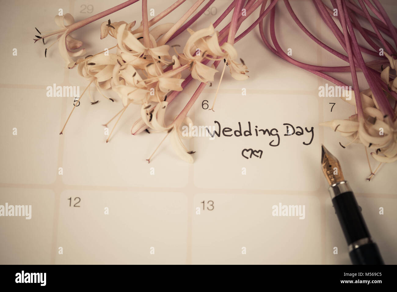 Reminder Wedding day in calendar planning and fountain Stock Photo - Alamy