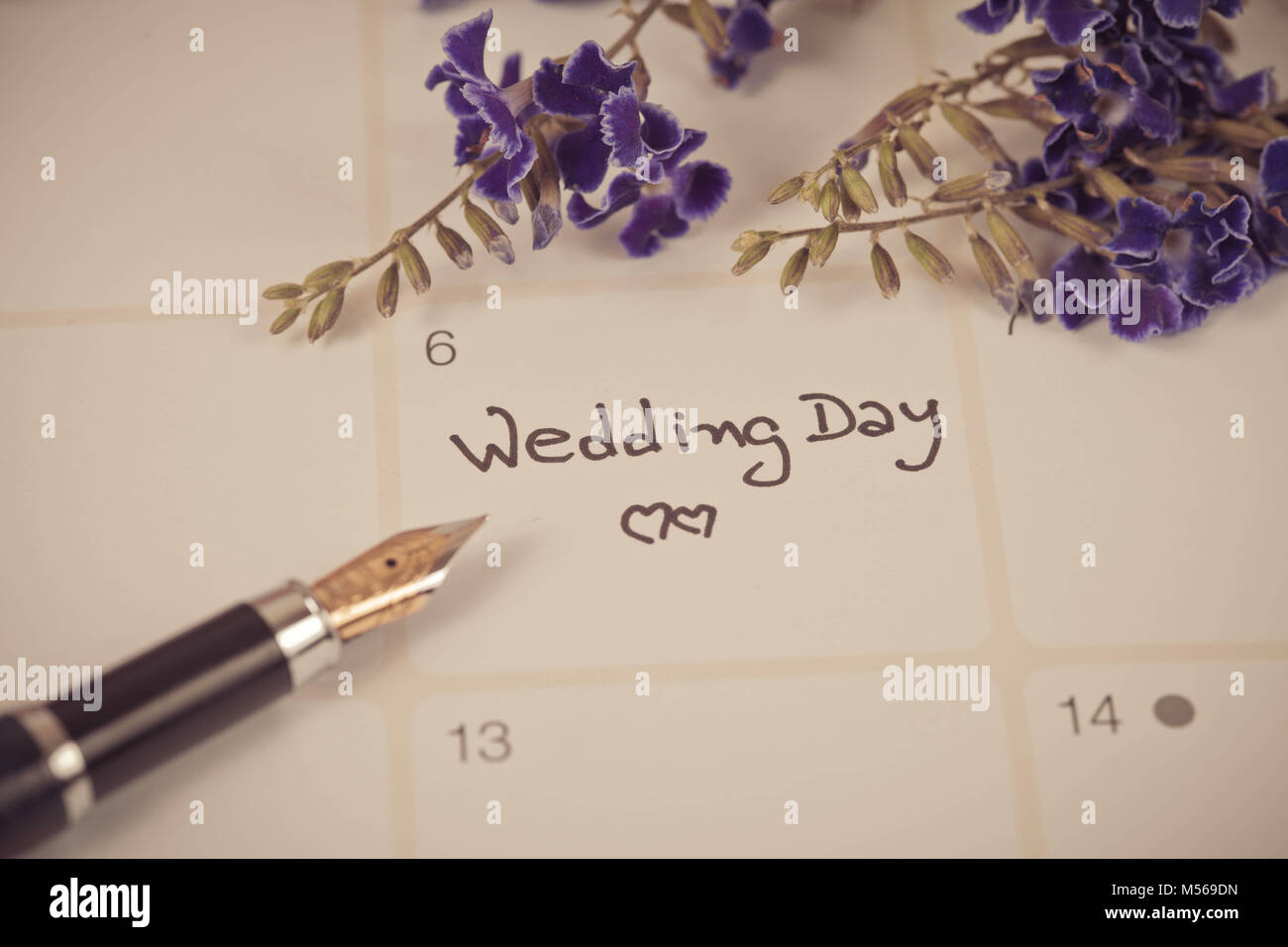 Reminder Wedding day in calendar planning and fountain Stock Photo - Alamy