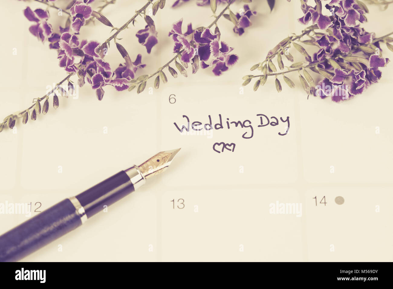 Reminder Wedding day in calendar planning and fountain Stock Photo - Alamy