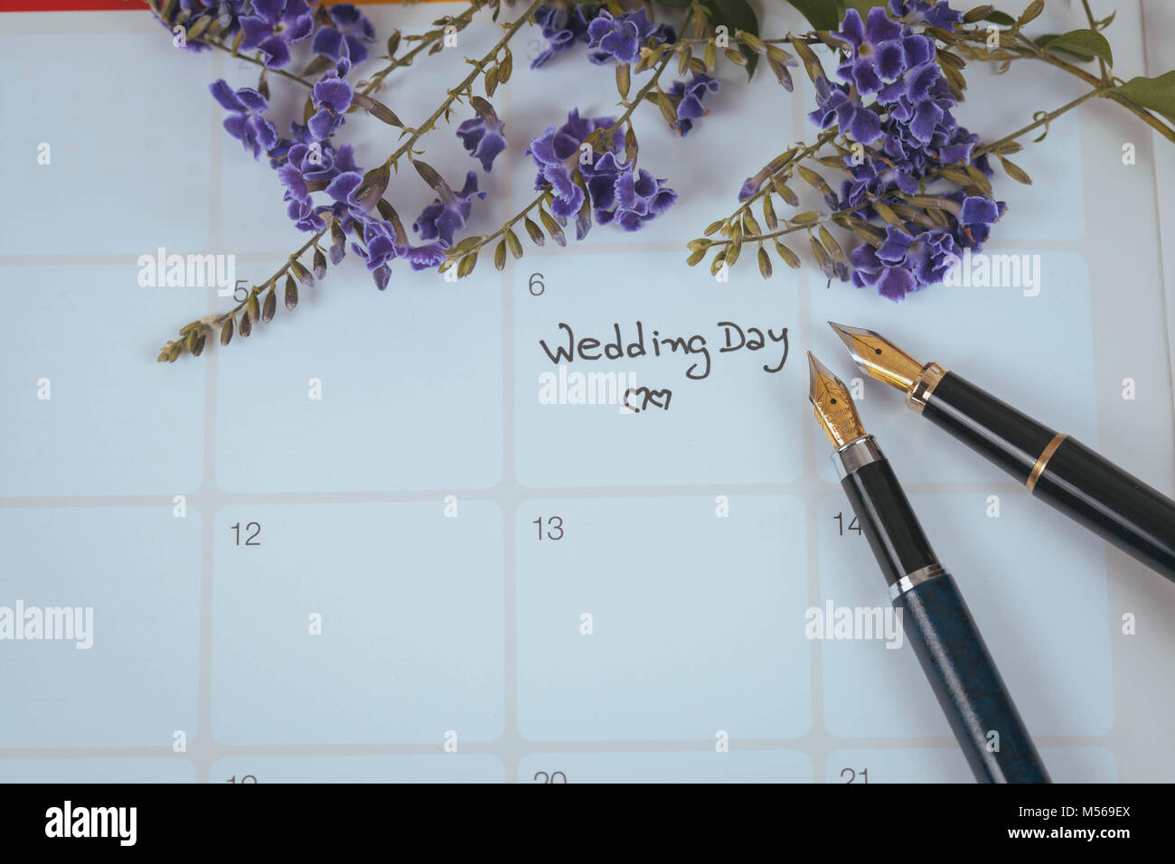 Reminder Wedding day in calendar planning and fountain Stock Photo - Alamy