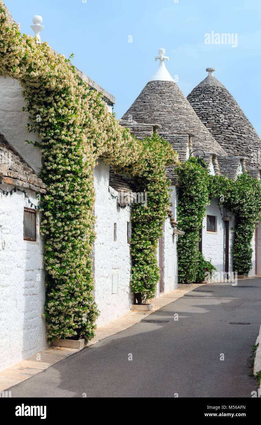 Trulli hi-res stock photography and images - Alamy