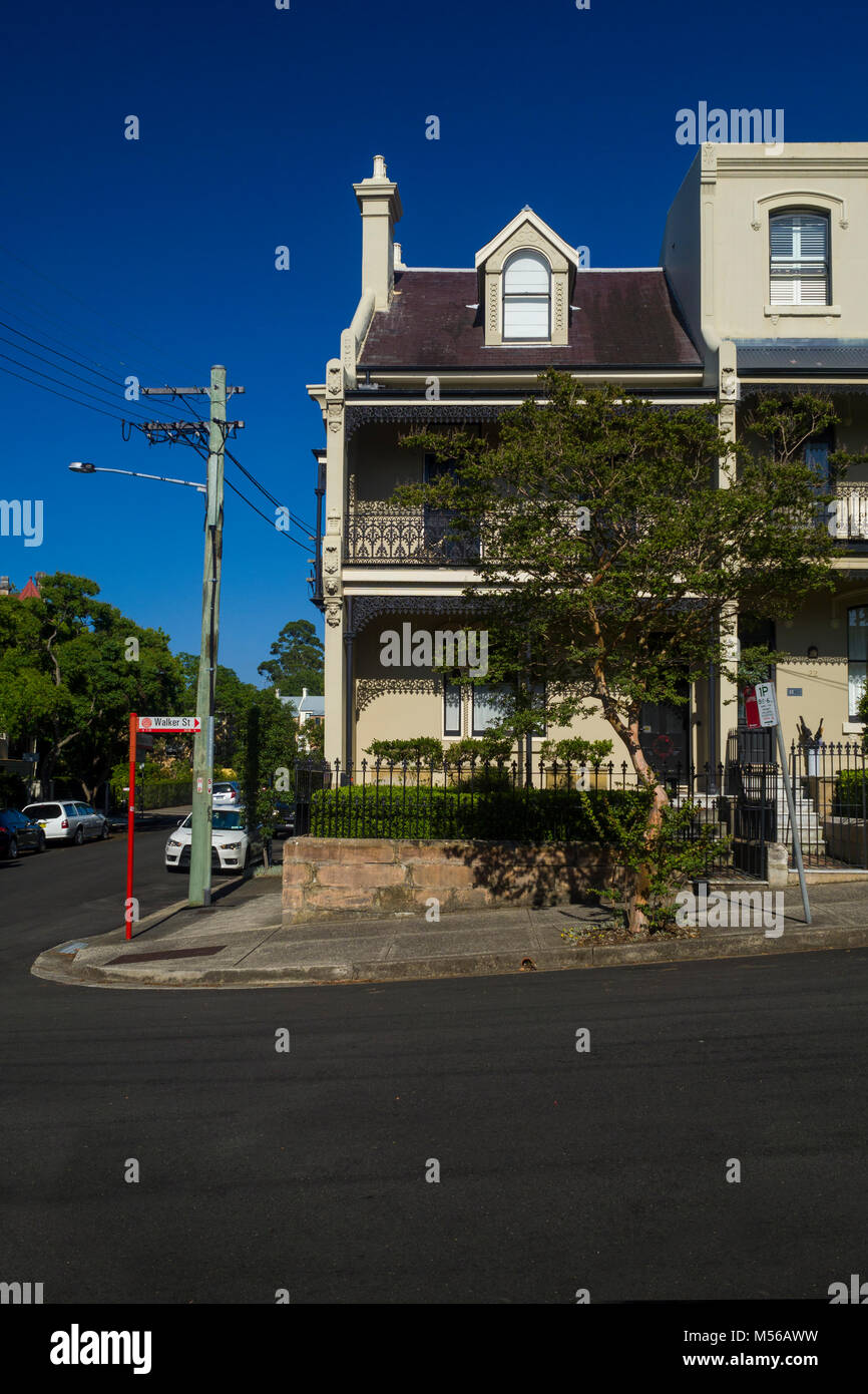 Victorian end terrace house hi-res stock photography and images - Alamy