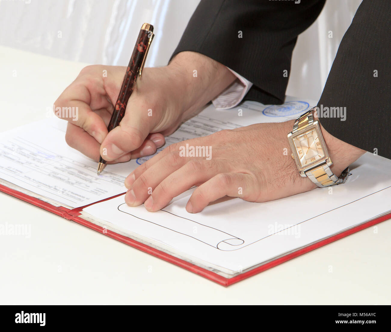 Contract success deal hi-res stock photography and images - Alamy