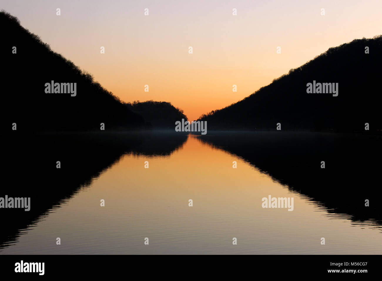 Flat calm lake surface hi-res stock photography and images - Alamy