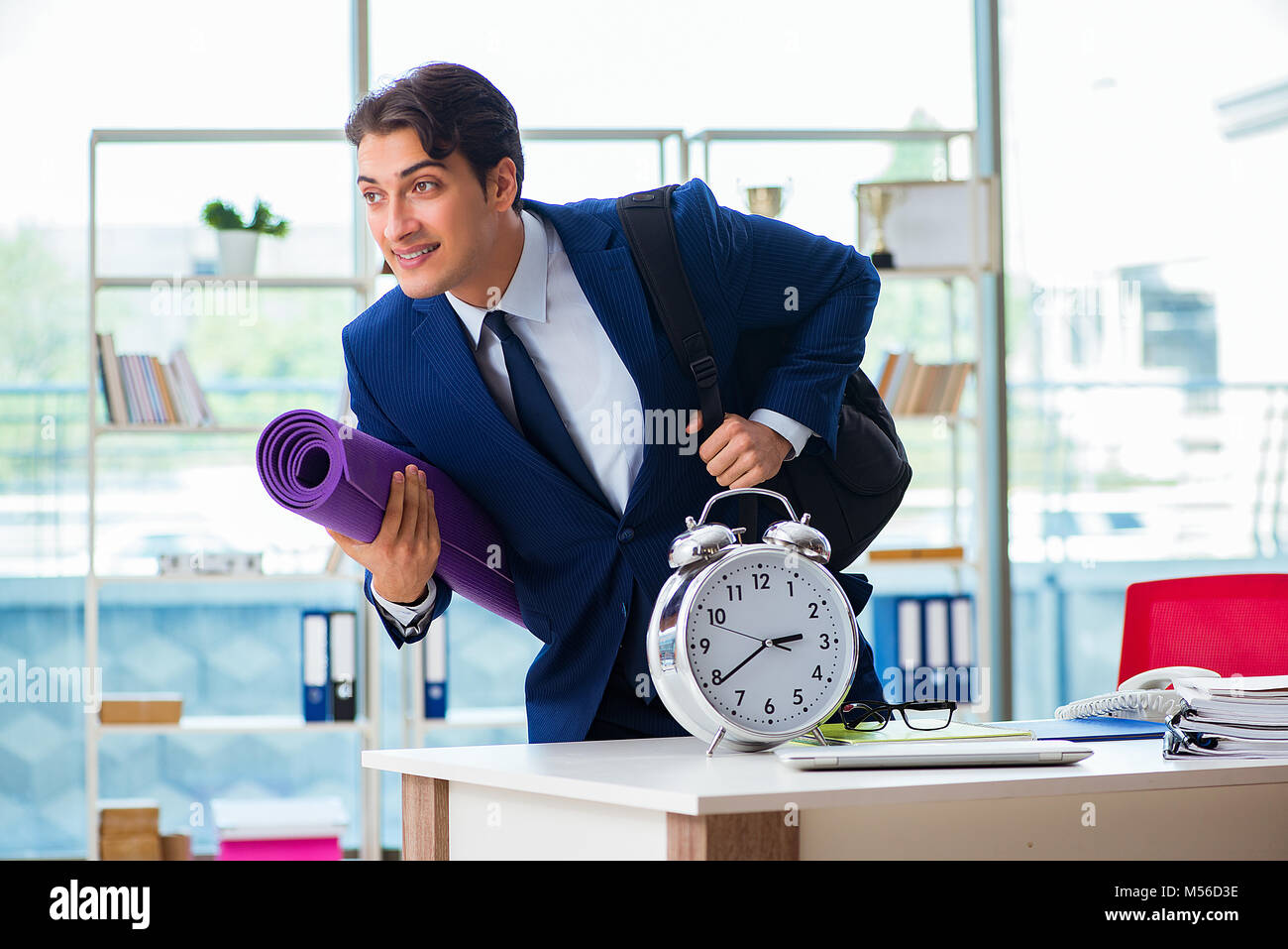 Man getting ready for sports break in the office Stock Photo - Alamy