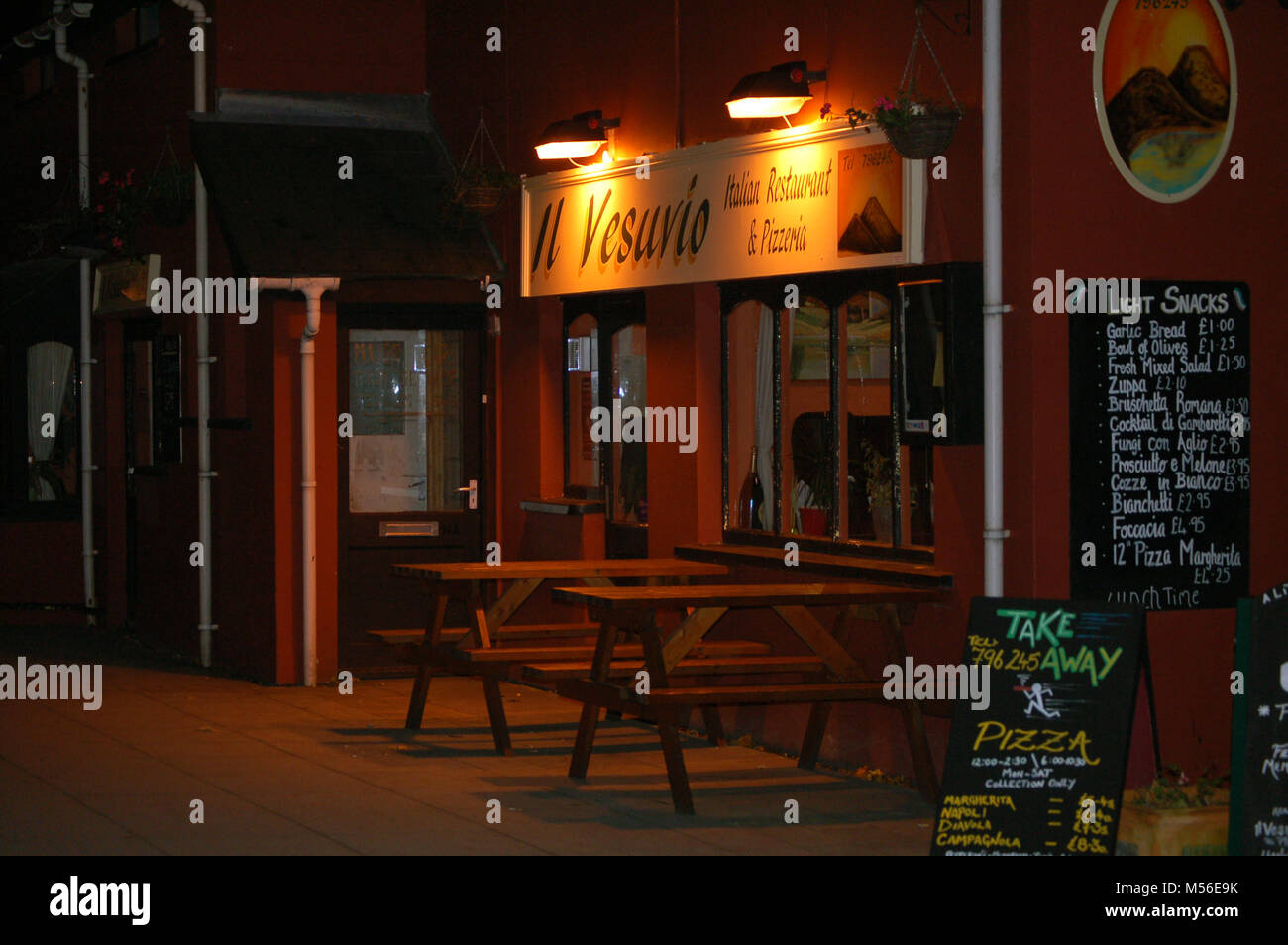 Pizzeria shopfront hi-res stock photography and images - Alamy