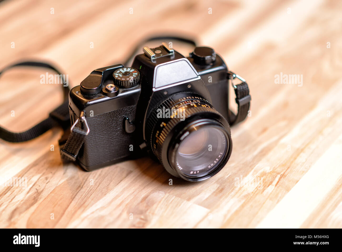 Vintage small camera hi-res stock photography and images - Alamy