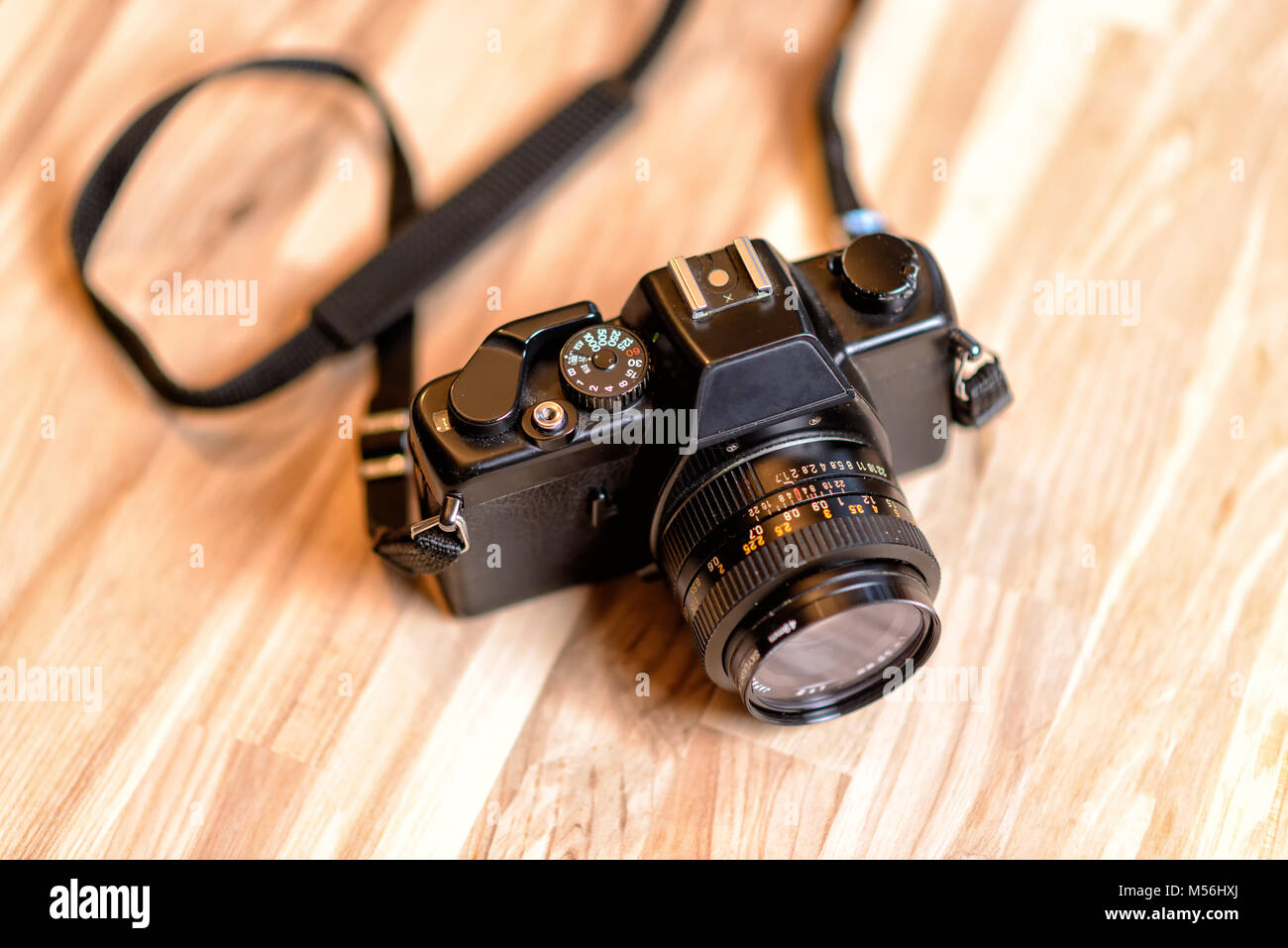 Vintage small camera hi-res stock photography and images - Alamy