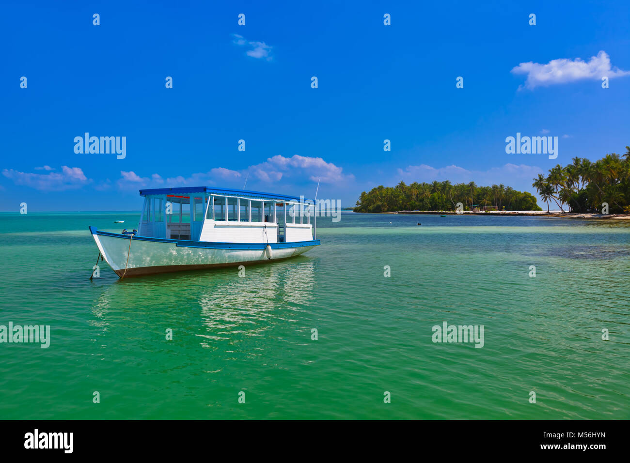 Tropical island and boat Stock Photo - Alamy