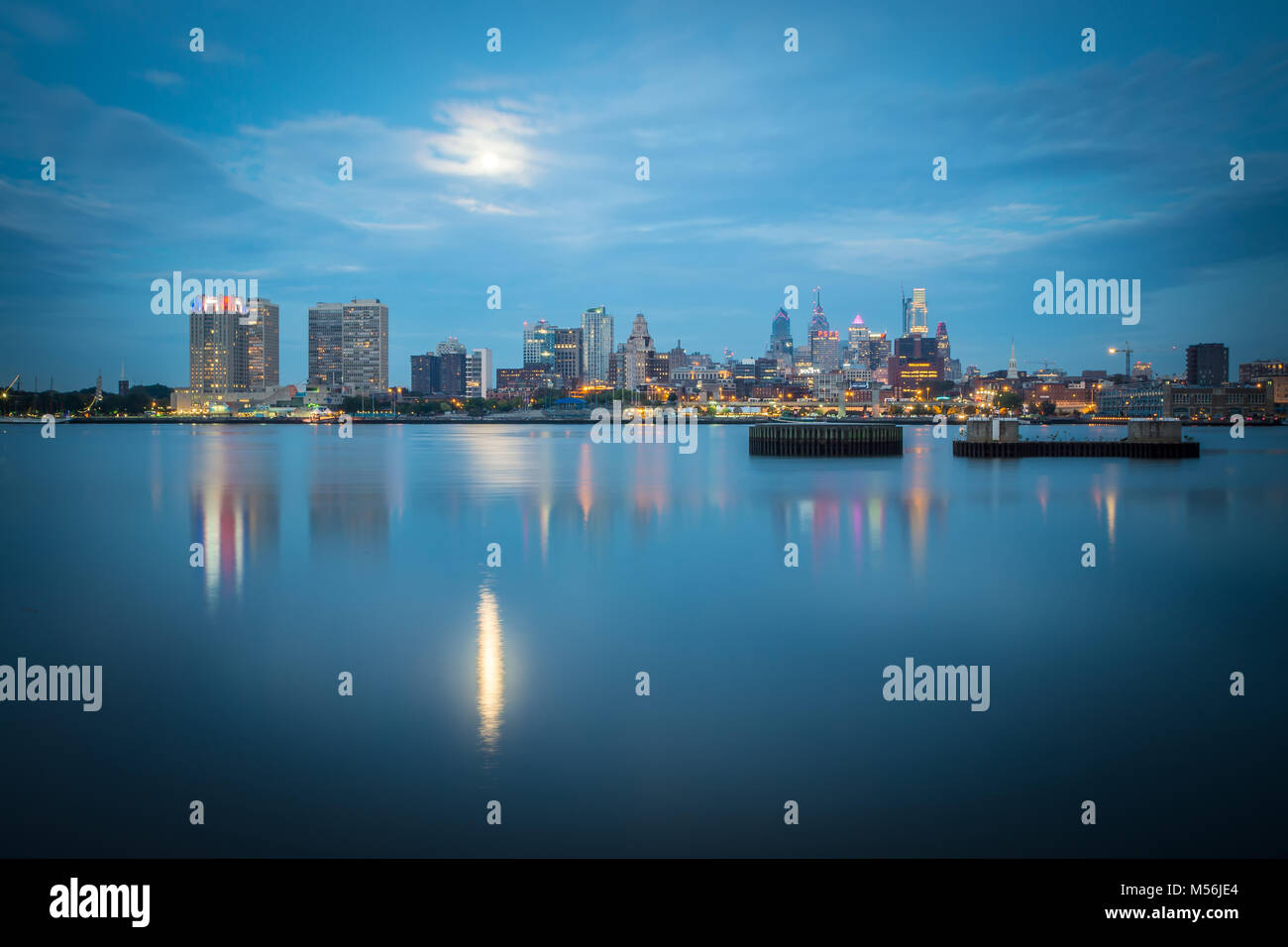 Cityscape philadelphia skyscraper skylines hi-res stock photography and ...