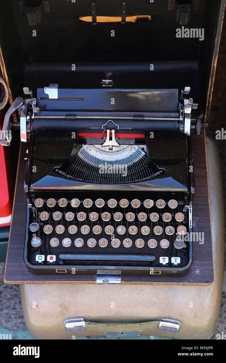 German keyboard layout hi-res stock photography and images - Alamy