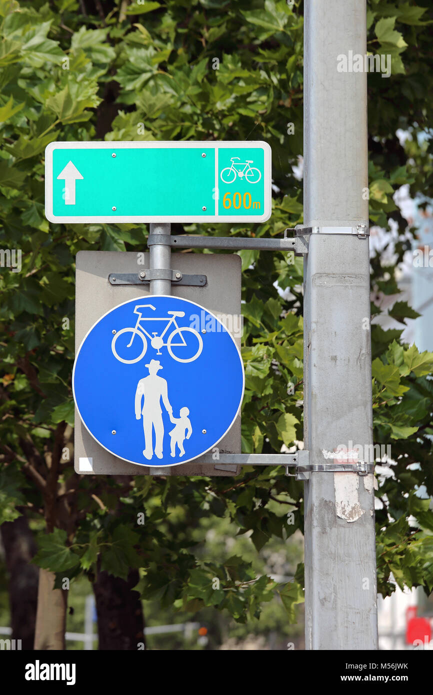 Cycling traffic sign hi-res stock photography and images - Alamy