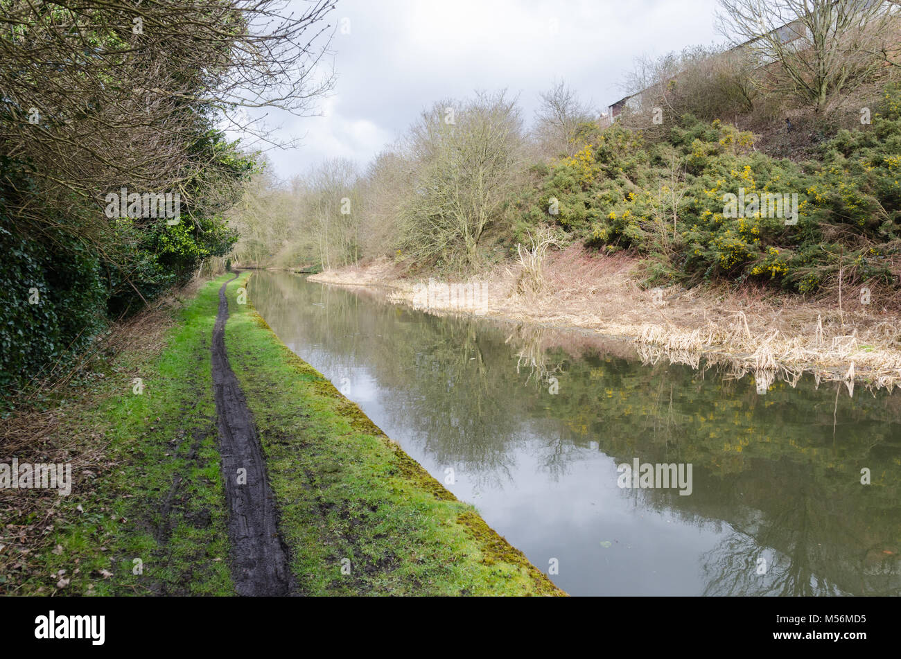 The Birmingham Canal by Galton Bridge in Smethwick, West Midlands Stock ...