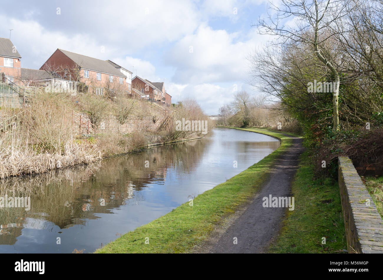 The Birmingham Canal by Galton Bridge in Smethwick, West Midlands Stock ...