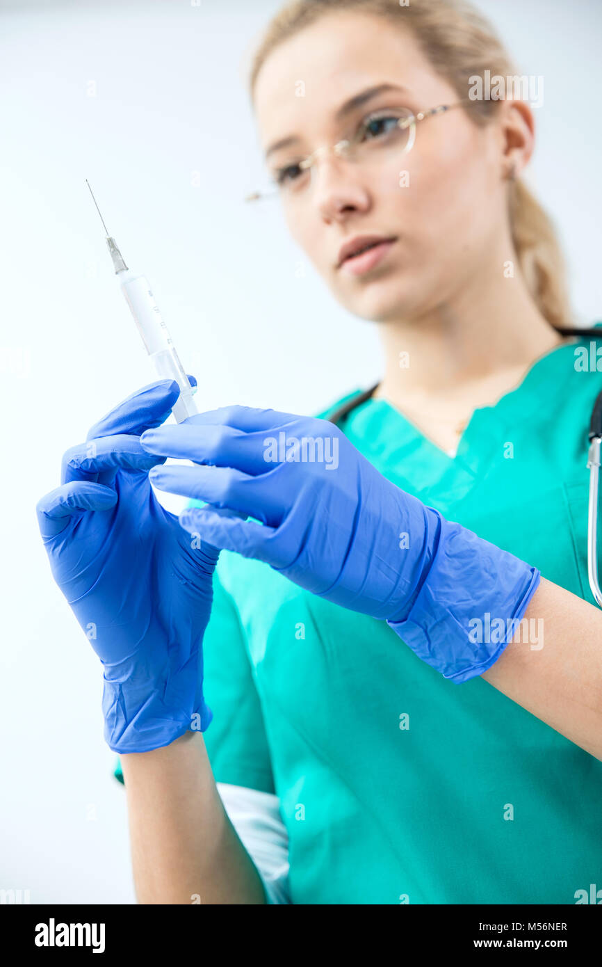 Vet injection hi-res stock photography and images - Alamy