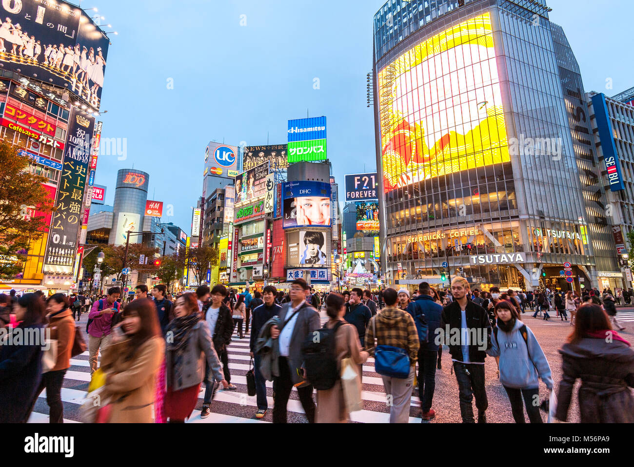 Hachiko square hi-res stock photography and images - Alamy