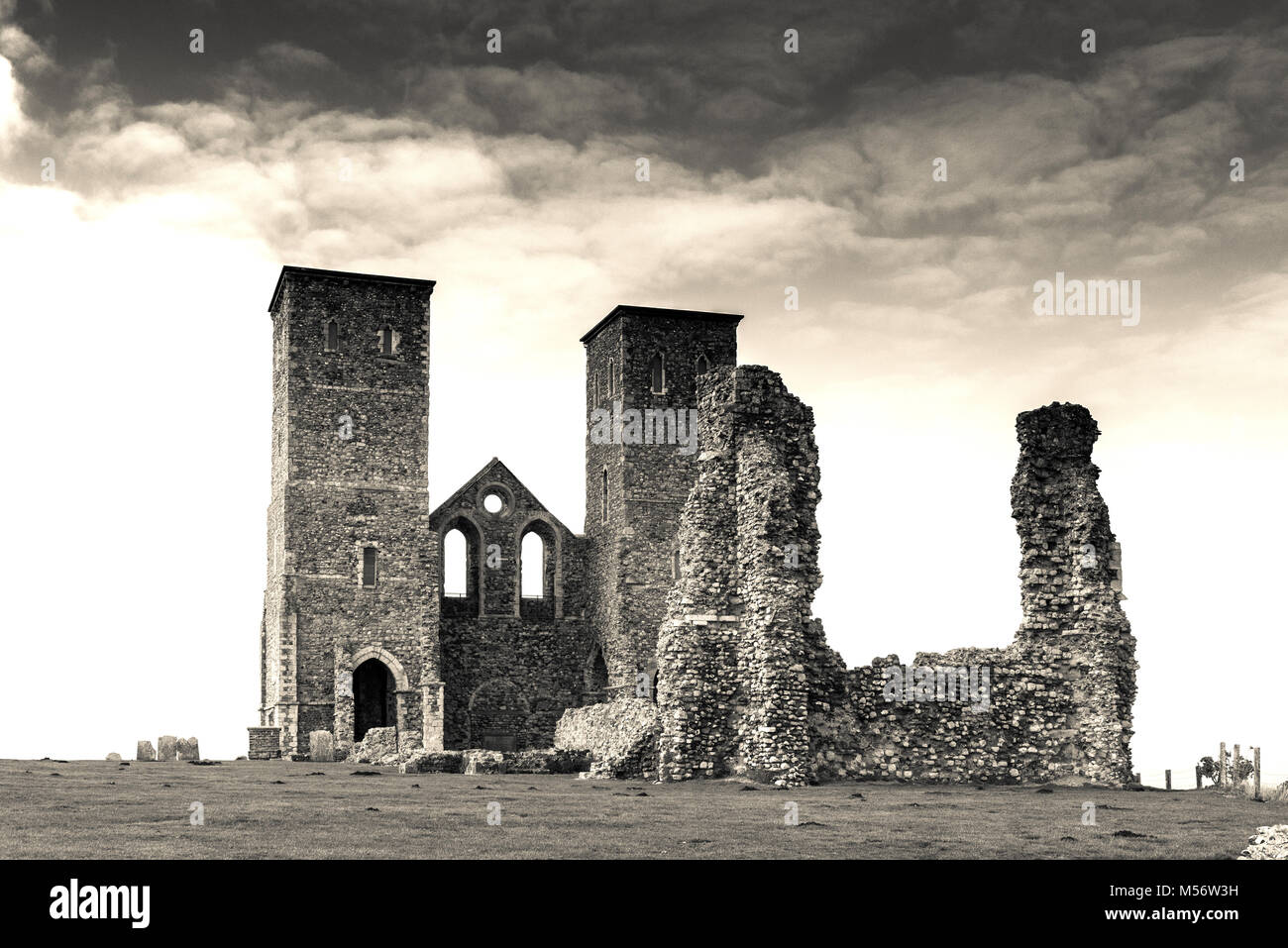 Reculver medieval church Stock Photo - Alamy