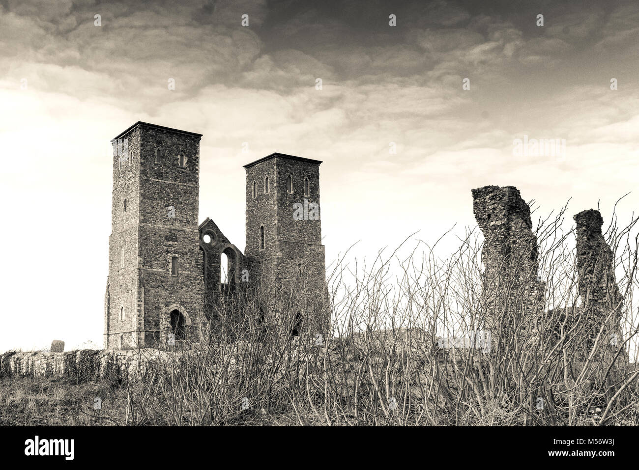 Reculver medieval church Stock Photo - Alamy