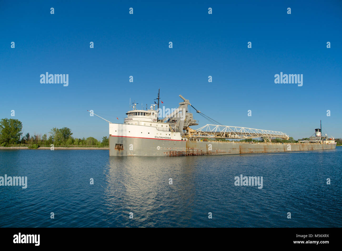 Self unloading container ship hi-res stock photography and images - Alamy