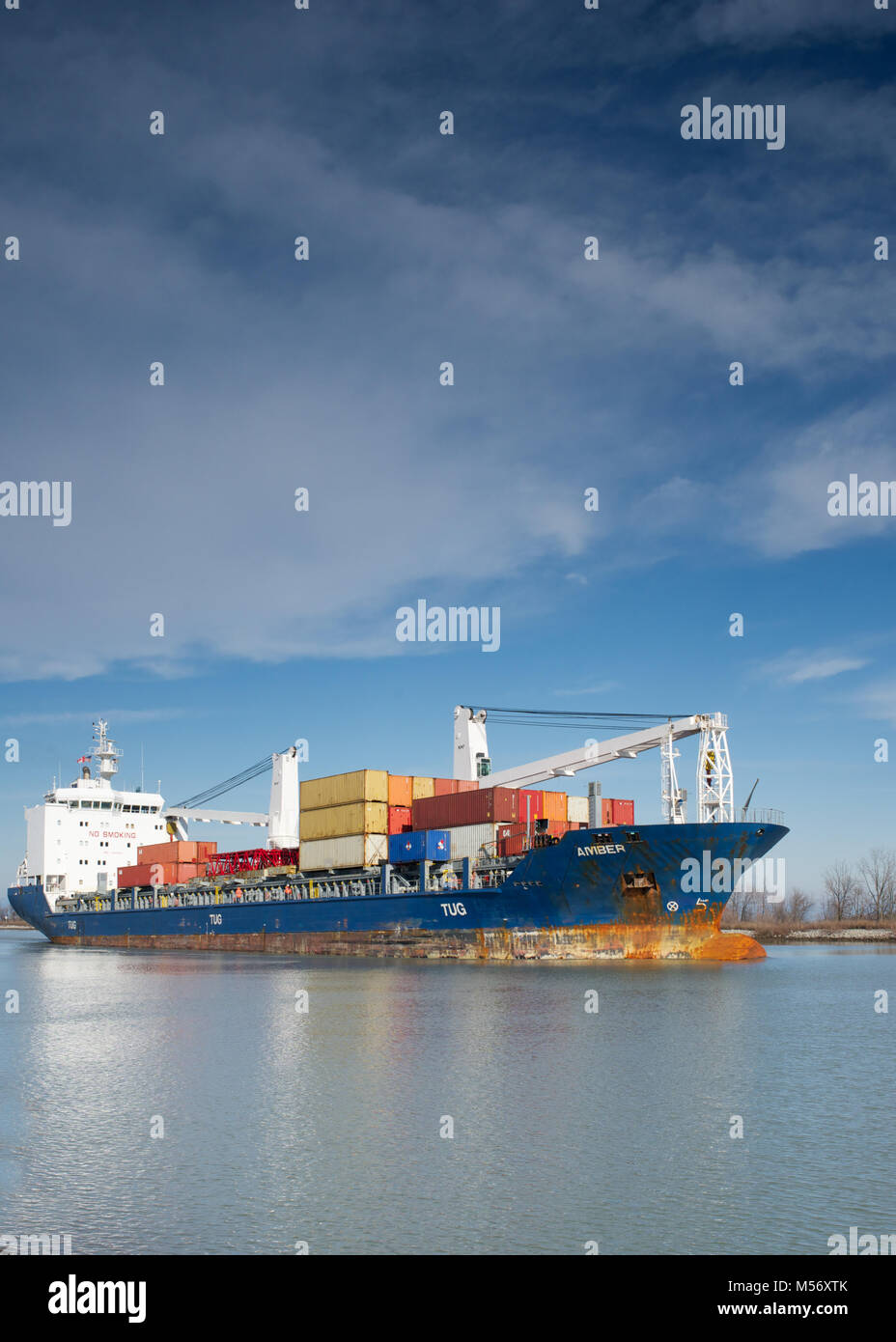 Self unloading container ship hi-res stock photography and images - Alamy
