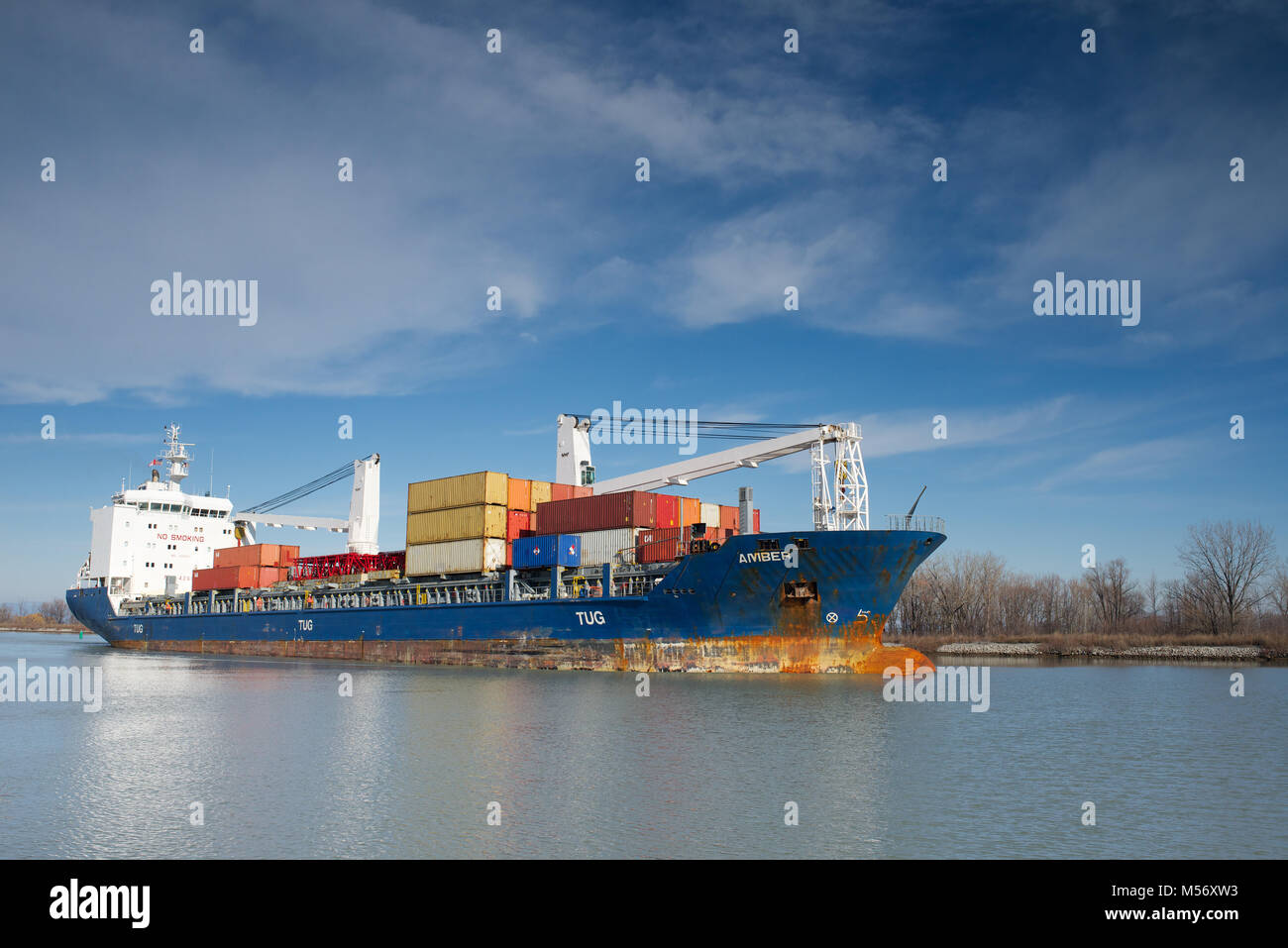 Self unloading container ship hi-res stock photography and images - Alamy