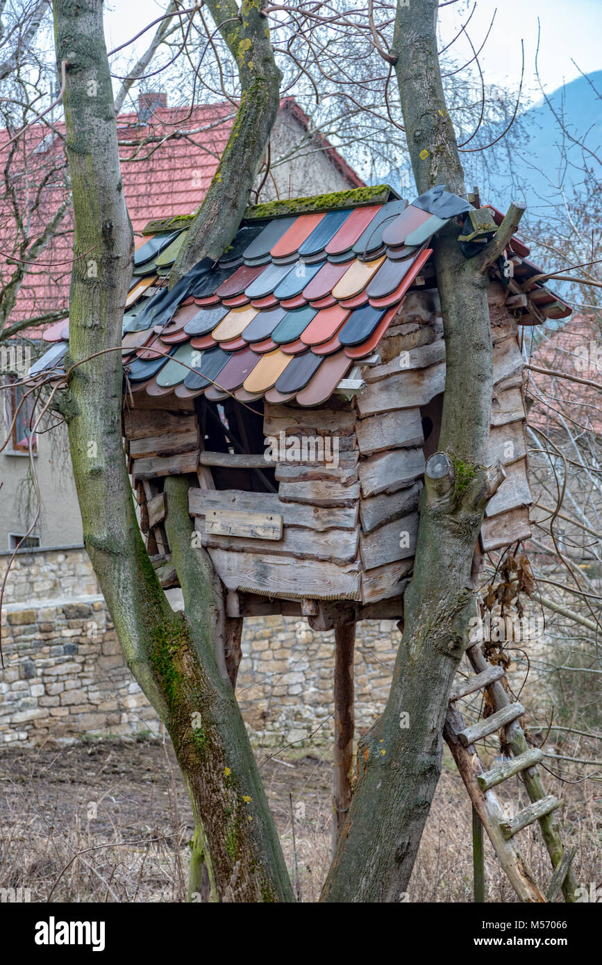 Unique log structure hi-res stock photography and images - Alamy