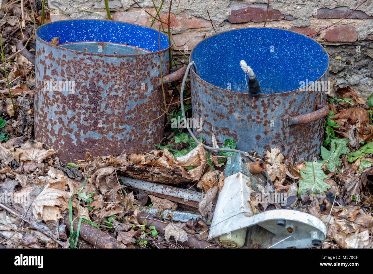 Paint bucket of metal with blue color Stock Photo - Alamy