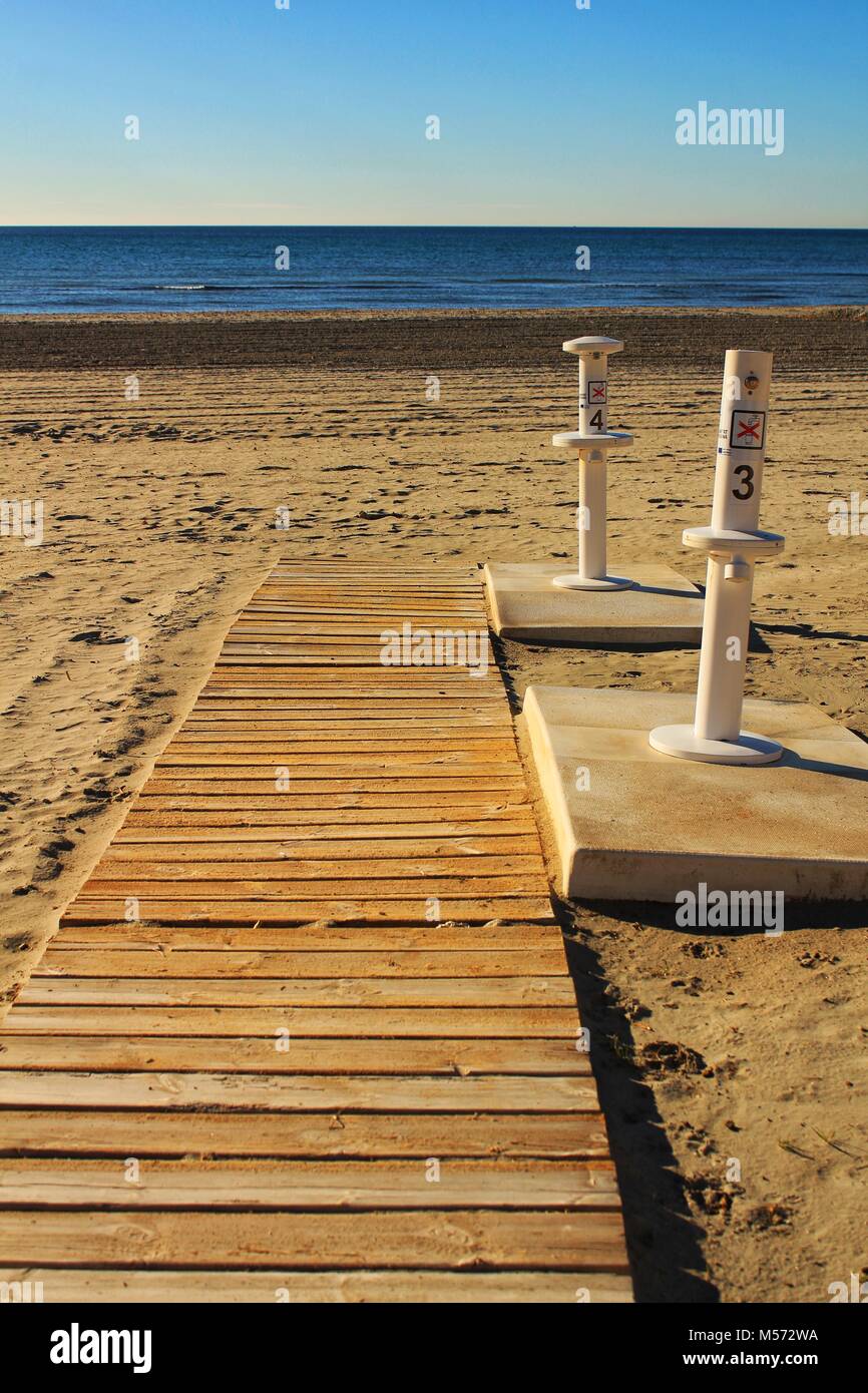 Shower showering beach wash hi-res stock photography and images - Alamy